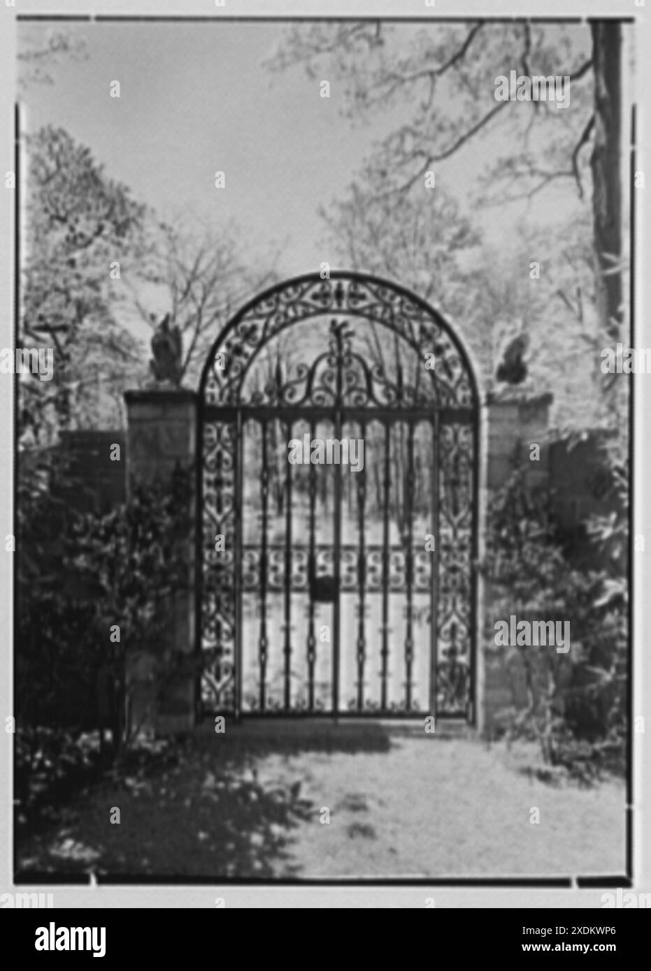 Mrs. Coster Morris, residence in Brookville, Long Island, New York ...