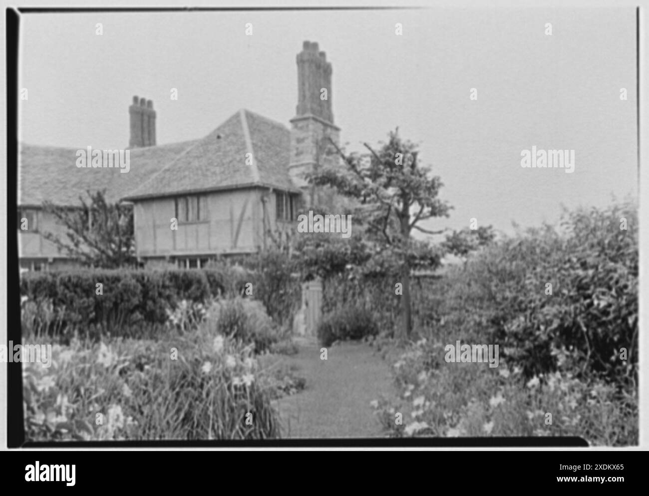 John Russell Pope, residence in Newport, Rhode Island. Garden and ...