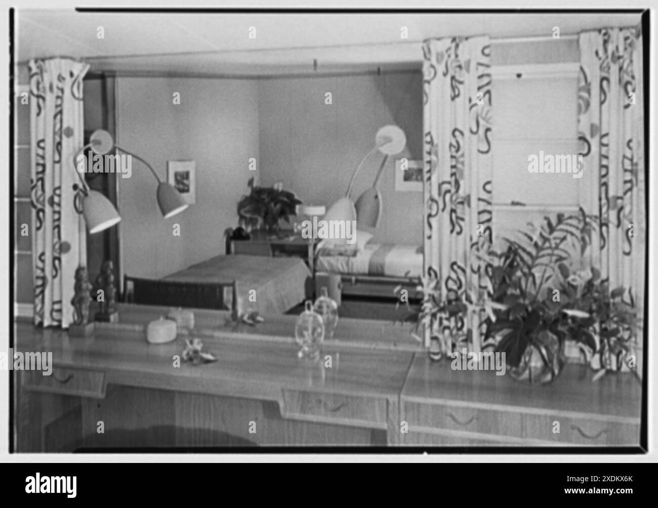 Collier's House at PEDAC, New York City. Master bedroom. Gottscho ...