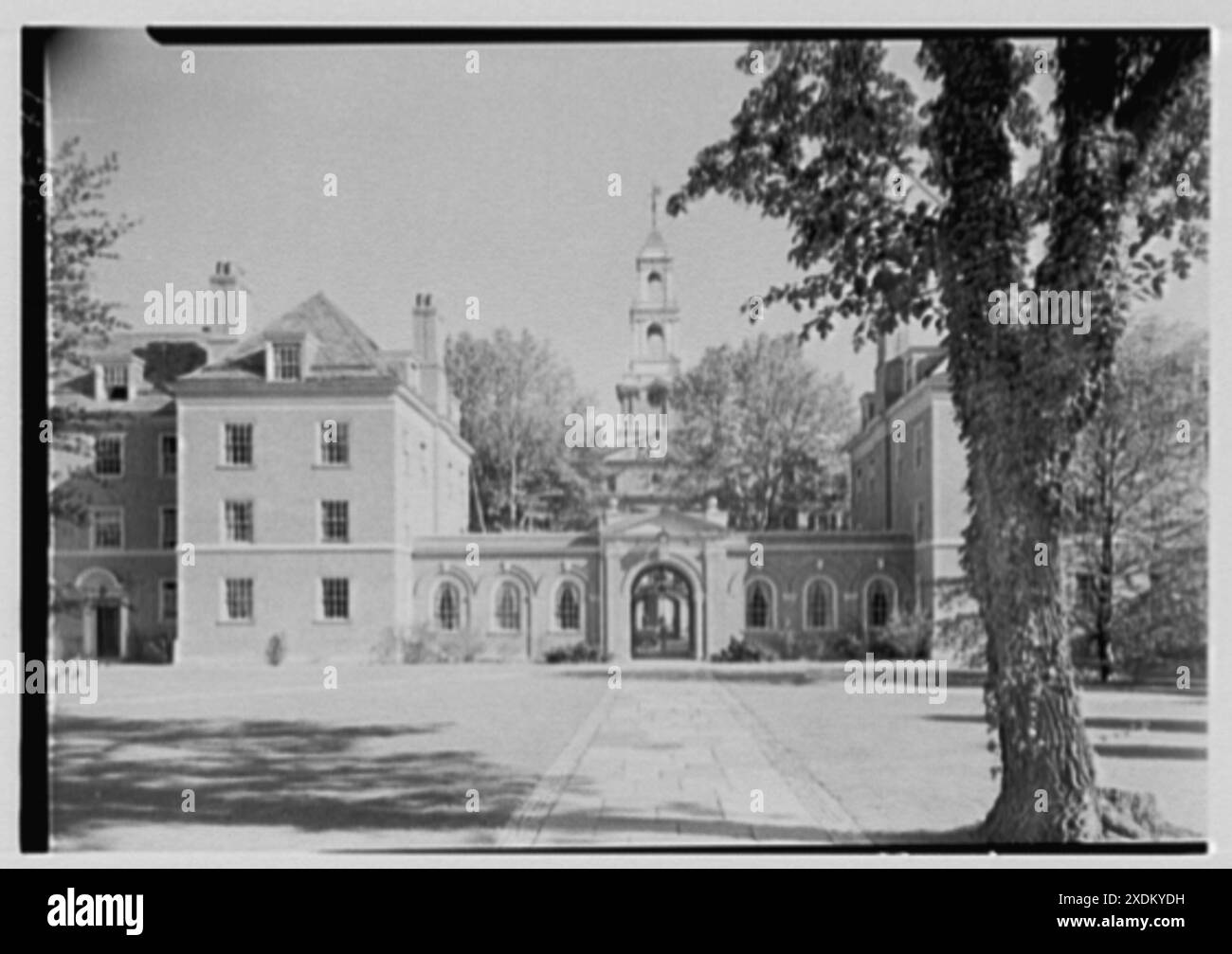 Silliman College, Yale University, New Haven, Connecticut. West facade ...