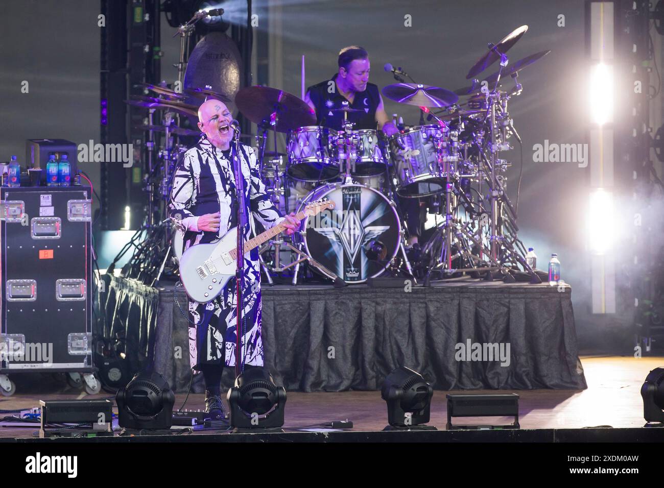 Billy Corgan (singer) and Jimmy Chamberlin (drummer) from The Smashing ...