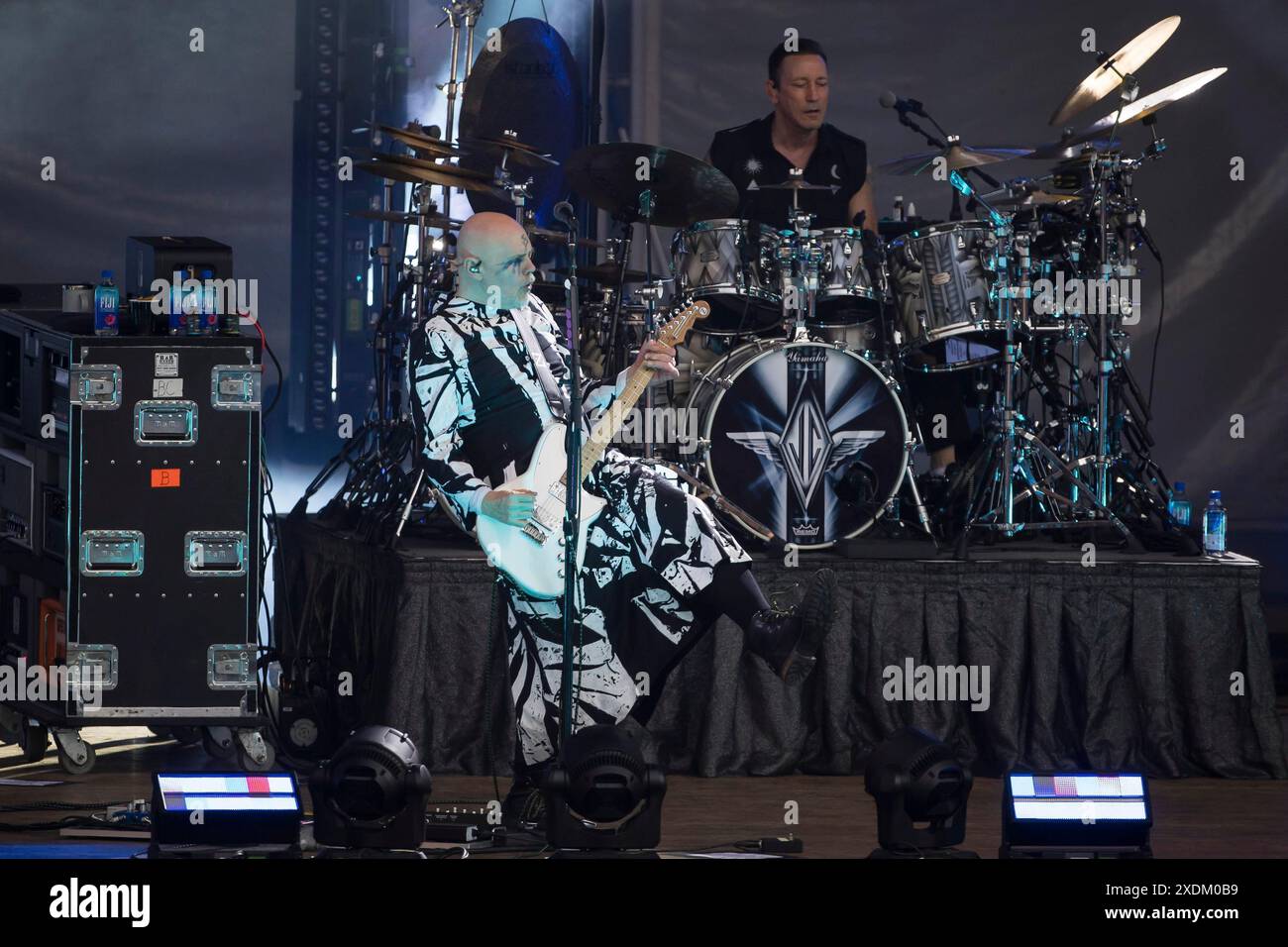 Billy Corgan (singer) and Jimmy Chamberlin (drummer) from The Smashing ...