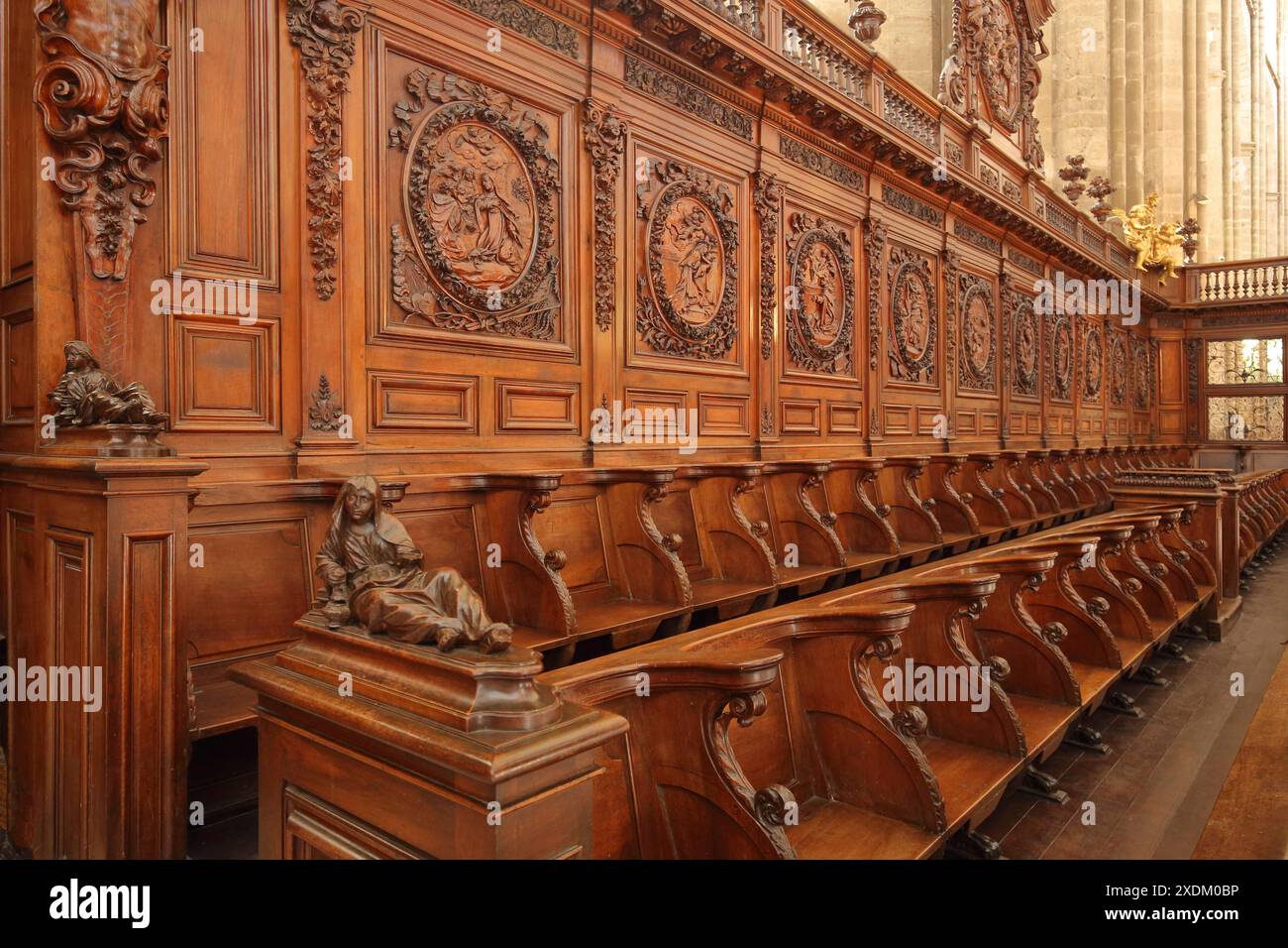 Choir stall wood carving hi-res stock photography and images - Alamy
