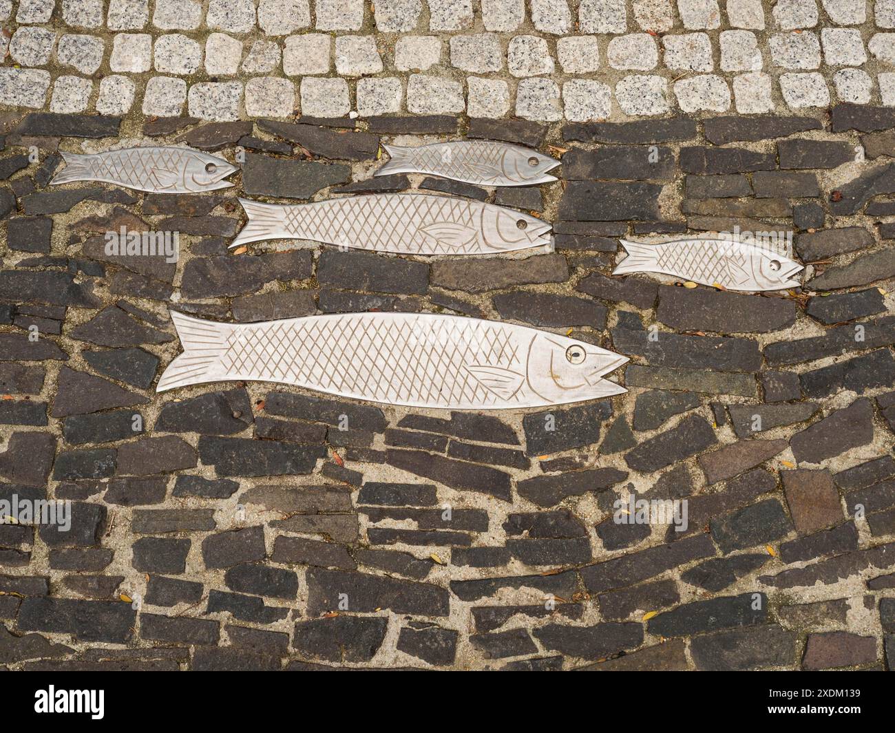 Mosaic fish art sculpture hi-res stock photography and images - Alamy