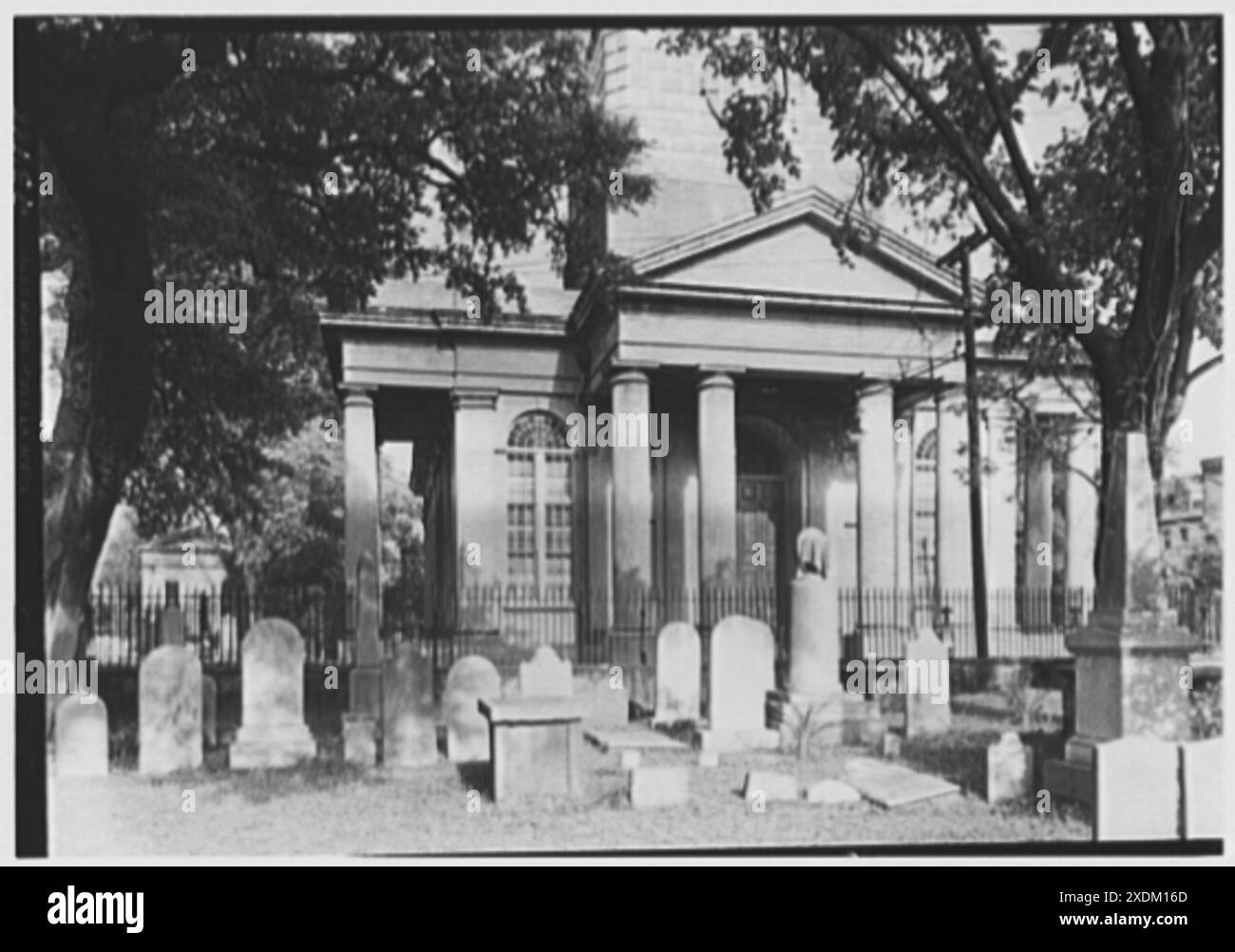 Neighborhood horizontal Black and White Stock Photos & Images - Alamy