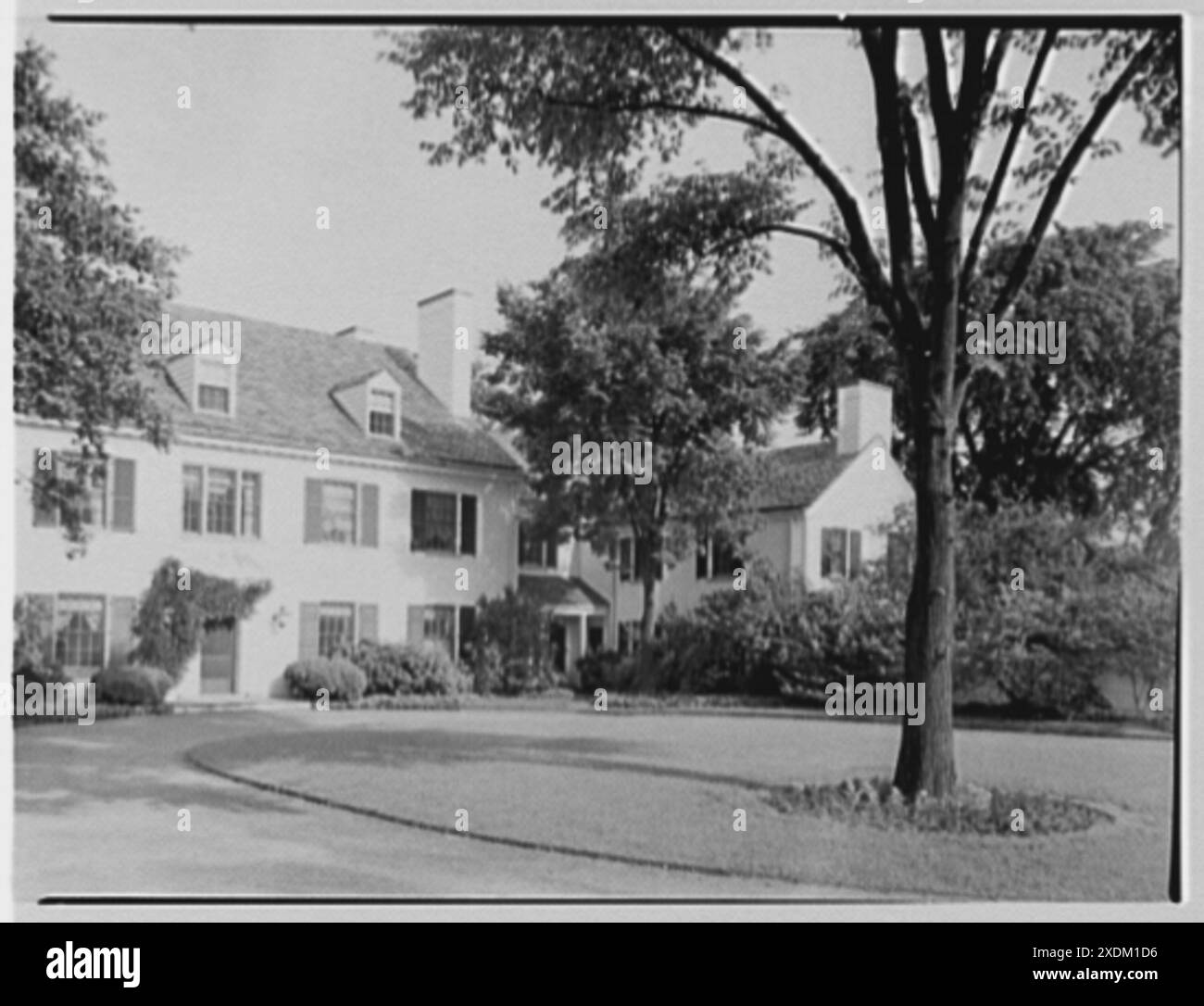 Mrs. George F. Ryan, Vaucluse, residence in Portsmouth, Rhode Island ...