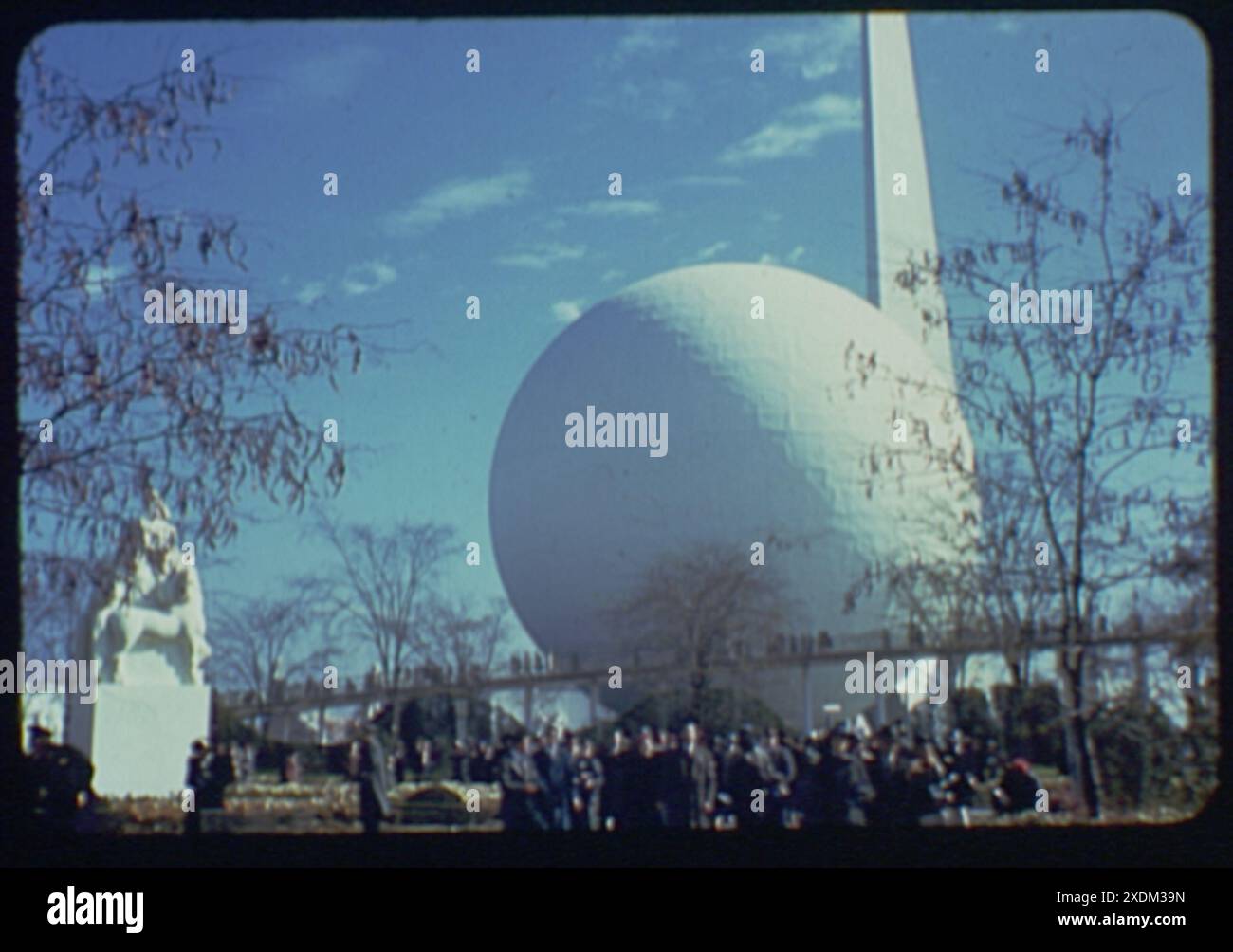 World's Fair. View toward Theme Center (trylon and perisphere ...