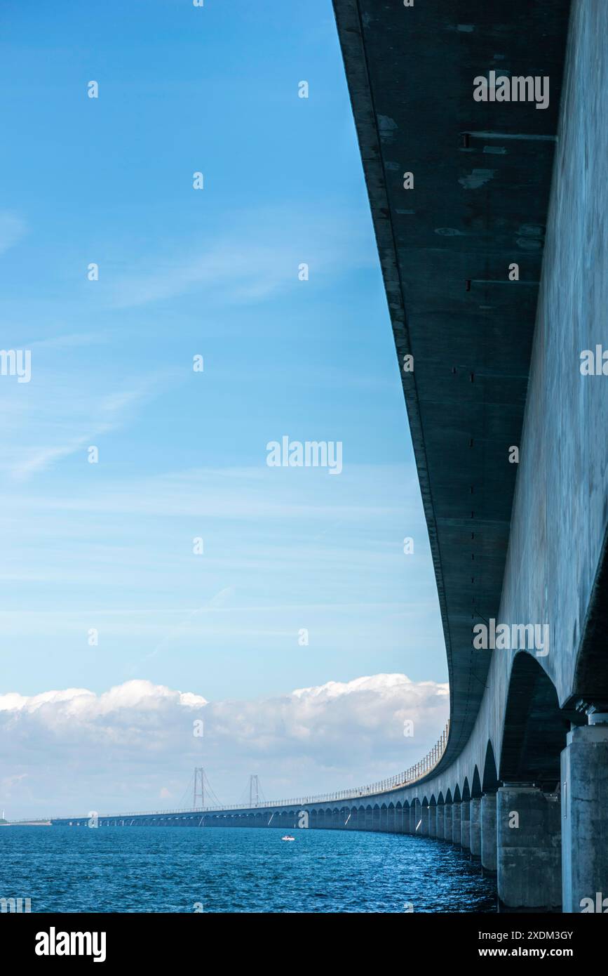 Storebaeltsbro Nyborg, Sund Bridge Fyn-Sjaelland, Fyn-Sealand, railway ...
