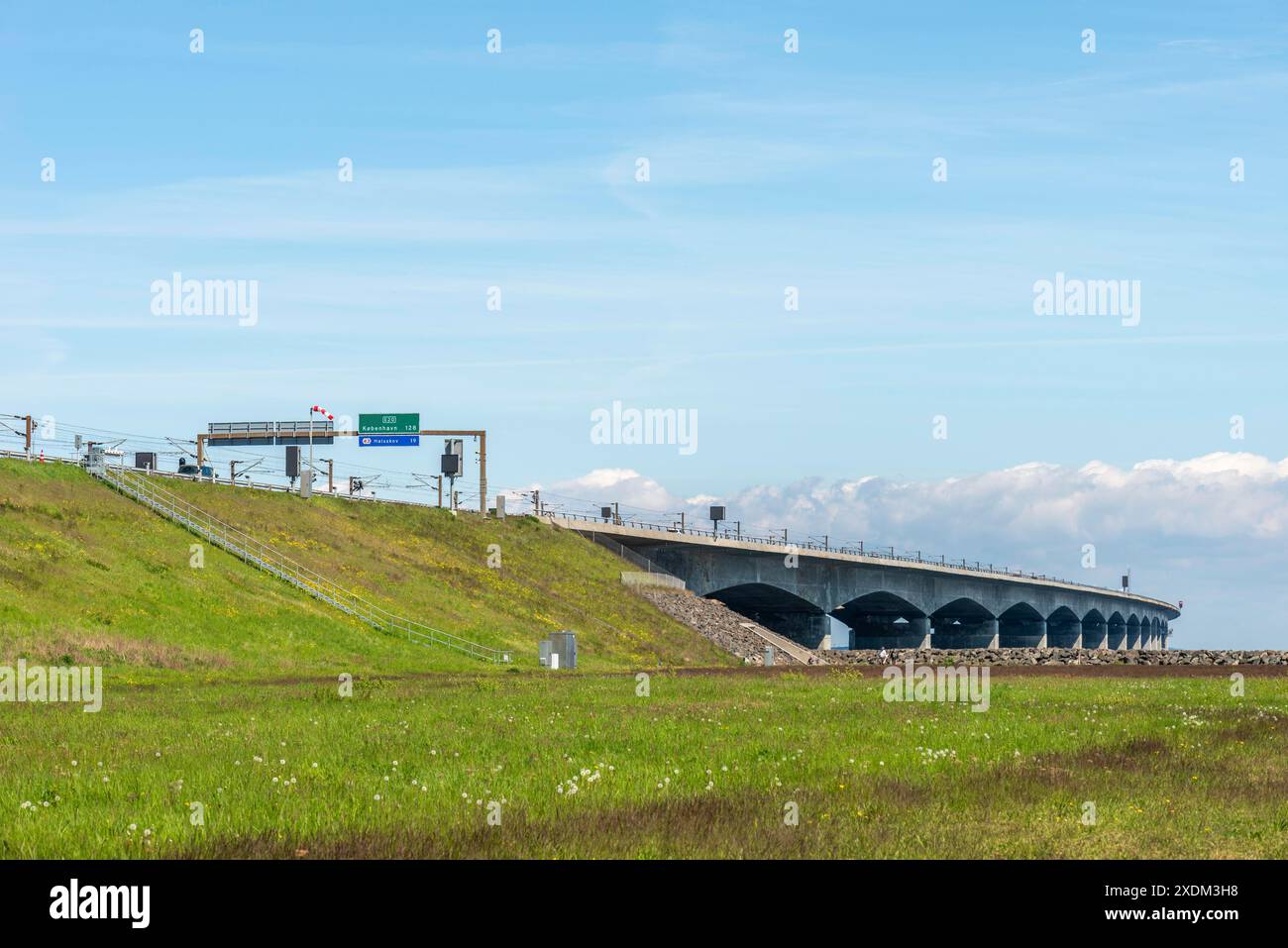 Storebaeltsbro Nyborg, Sund Bridge Fyn-Sjaelland, Fyn-Sealand, railway ...