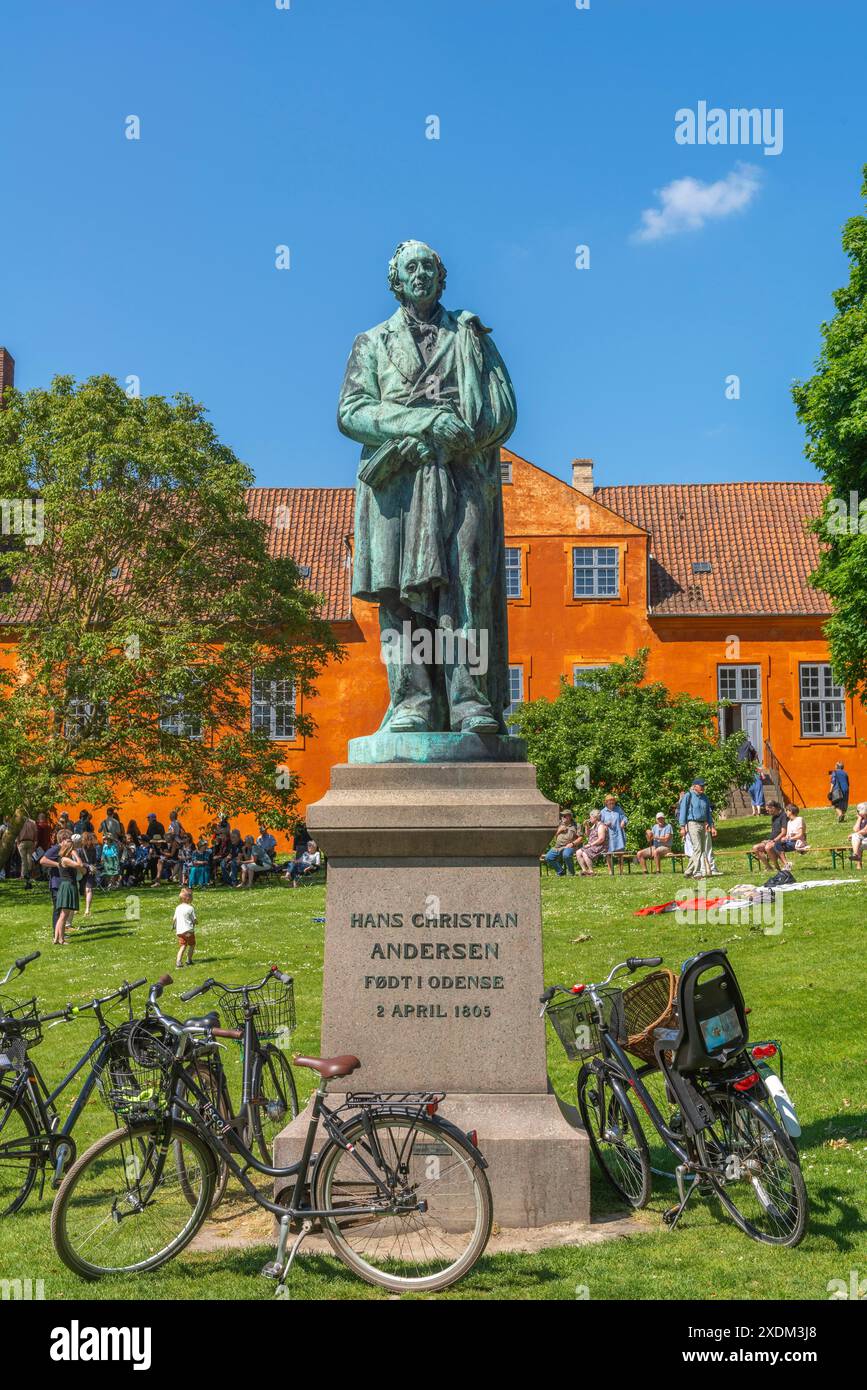 Statue odense hi-res stock photography and images - Alamy
