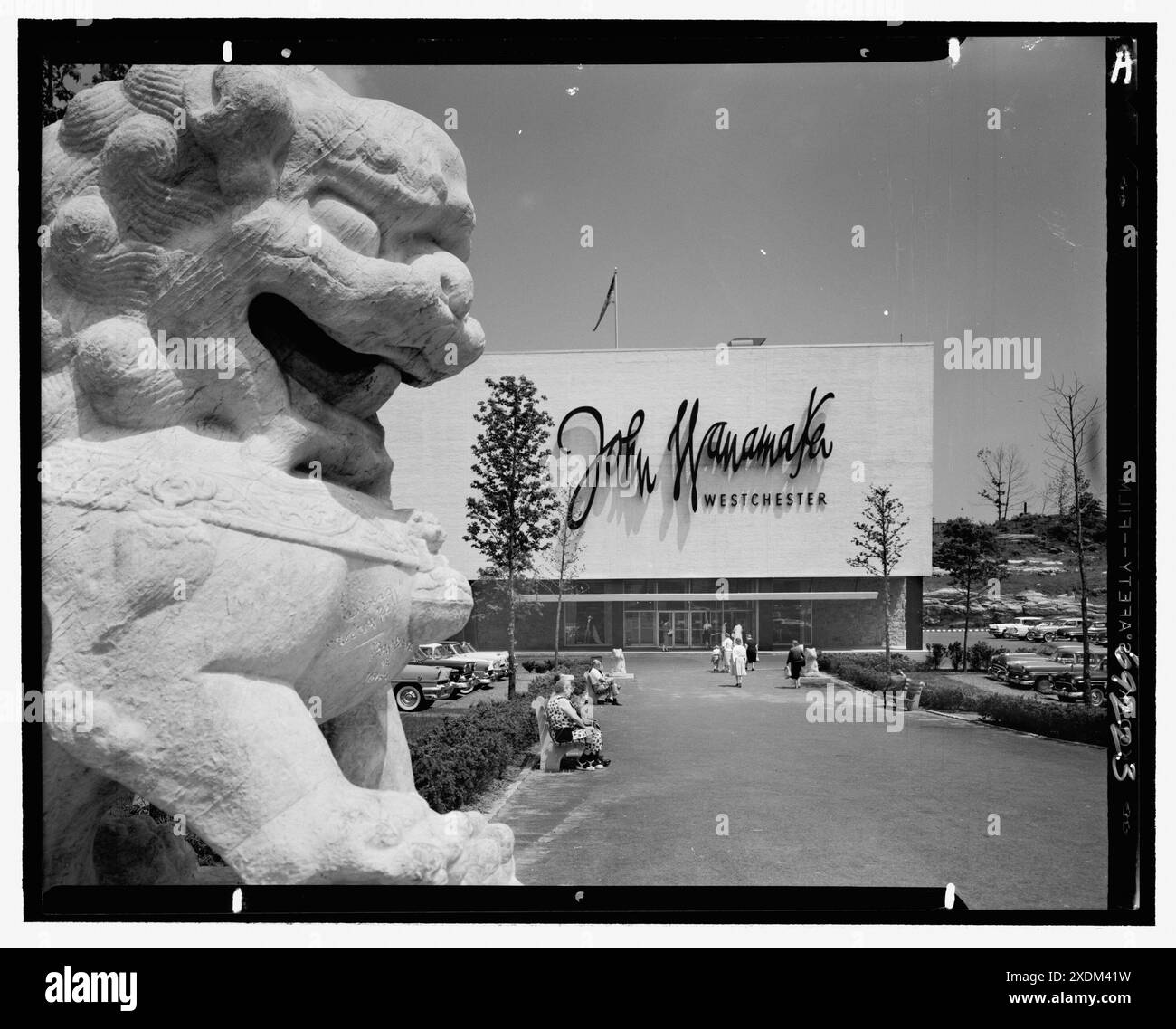 Cross County Shopping Center. Wanamaker's entrance through statue ...