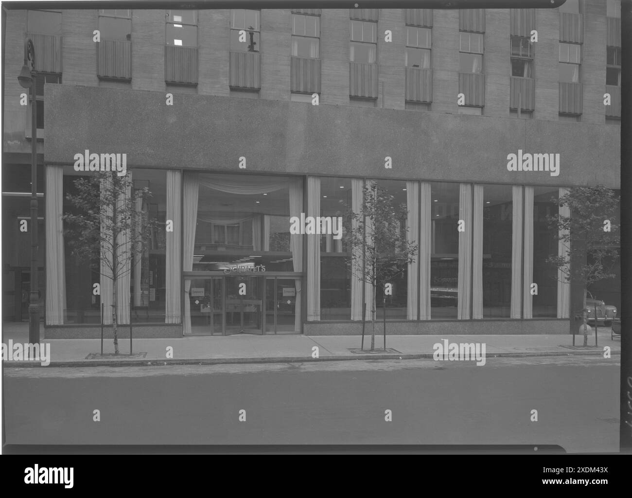 Schrafft's, Esso Building, Rockefeller Center, New York City. 52nd St ...