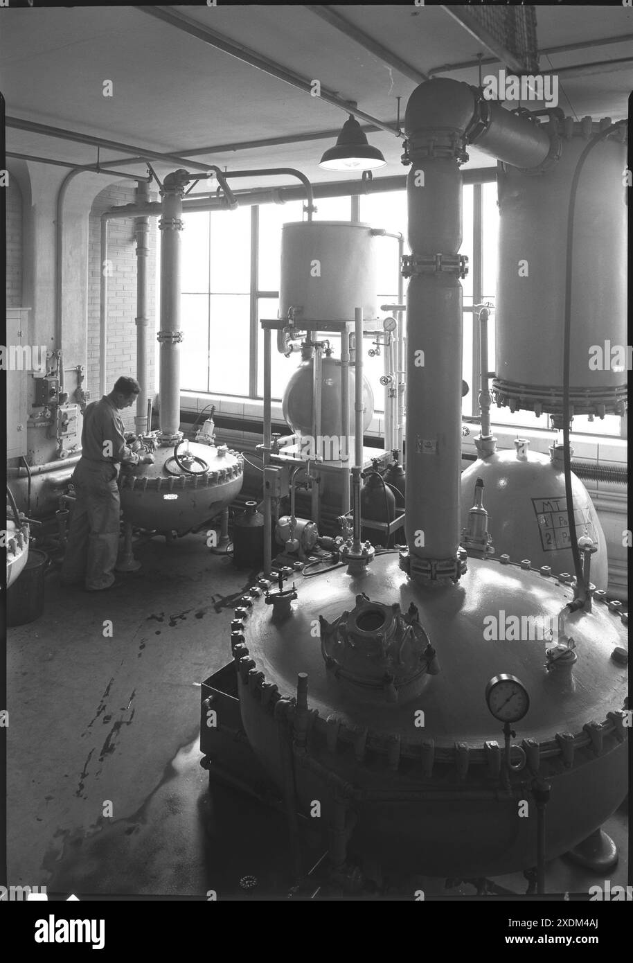 Hoffmann-LaRoche Inc., Nutley, New Jersey. Building no. 34, three ...