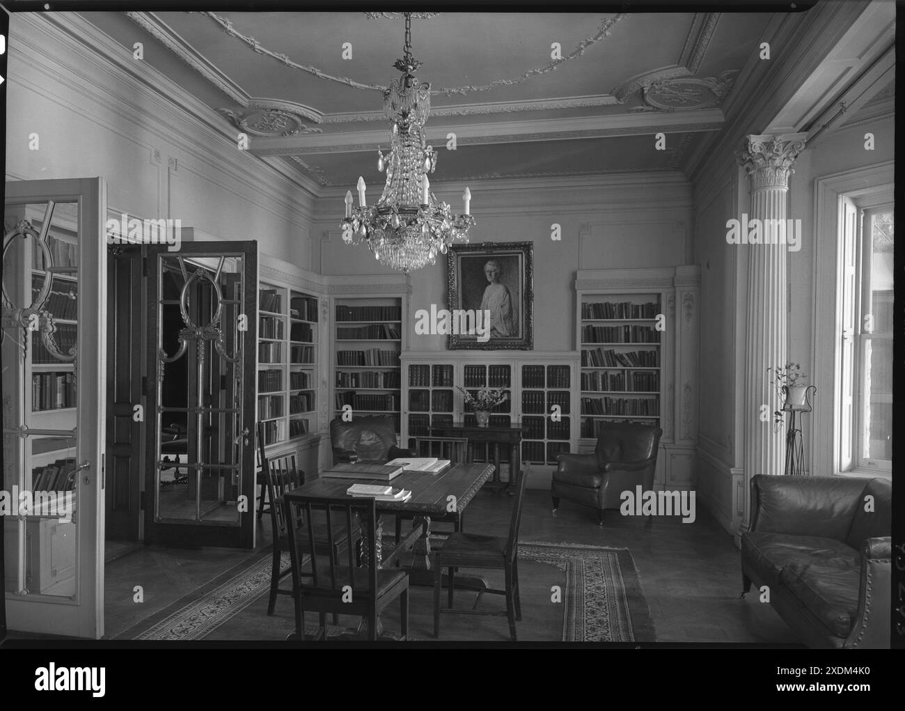 Miss Gill's School, Bernardsville, New Jersey. Library I. Gottscho ...