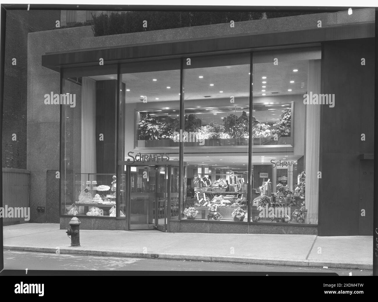 Schrafft's, Esso Building, Rockefeller Center, New York City. 51st St ...