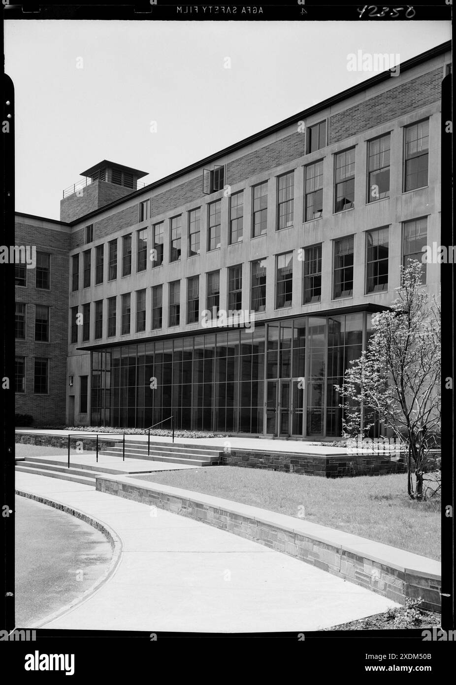 Bell laboratories building hi-res stock photography and images - Alamy