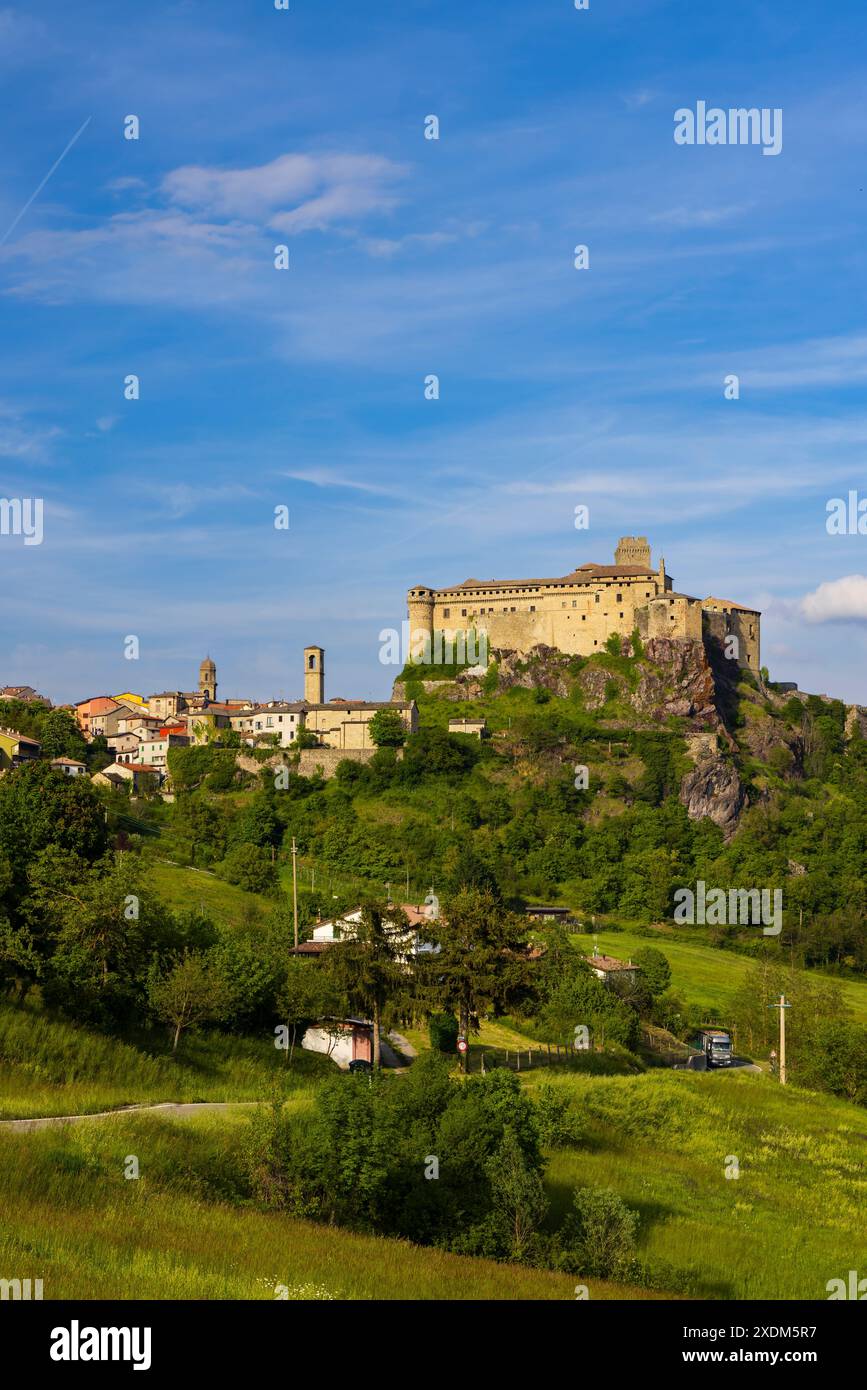 Bardi castle (Castello di Bardi) with town, province of Parma, Emilia ...