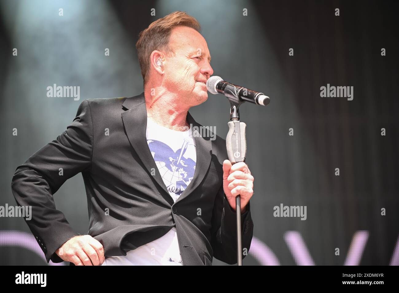 Donovan pop singer hi-res stock photography and images - Alamy