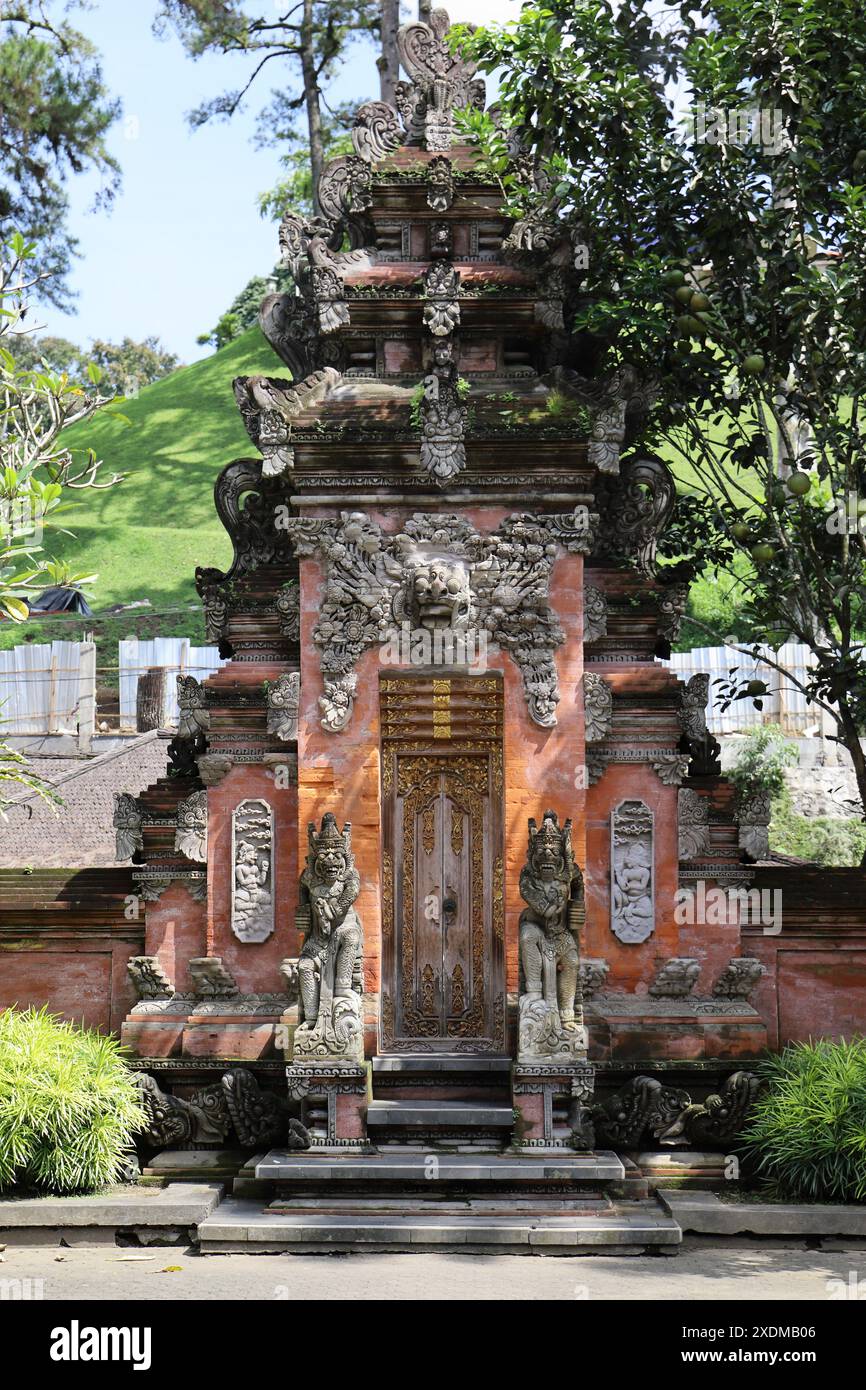 Entrance of a hindu temple at Pura Tirta Empul, the Balinese Holy Water ...