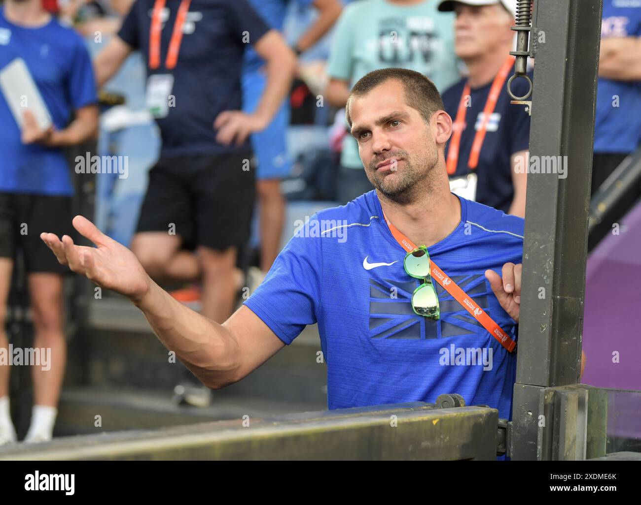Robbie Grabarz coaching Morgan Lake of Great Britain while competing in ...