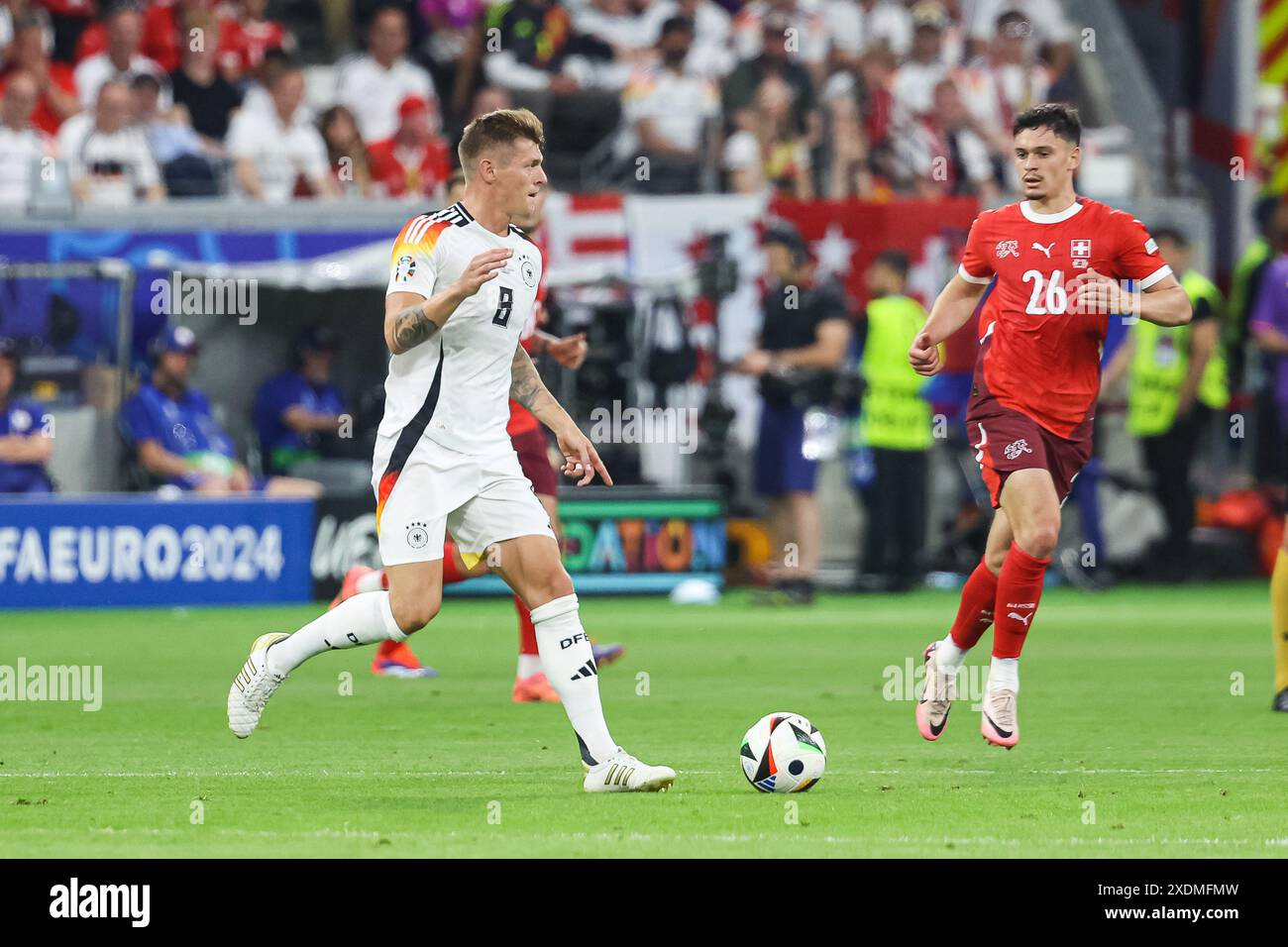 Toni Kroos (Deutschland #08) vs Fabian Rieder (Schweiz #26) GER ...