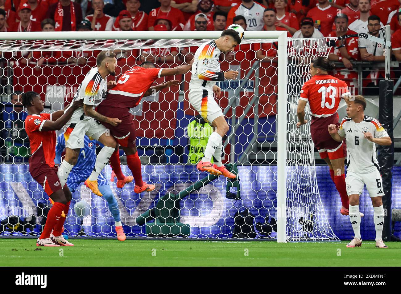 Kopfball von Kai Havertz (Deutschland #07), Joshua Kimmich (Deutschland ...