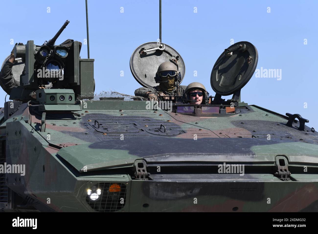Amphibious combat vehicle hi-res stock photography and images - Alamy