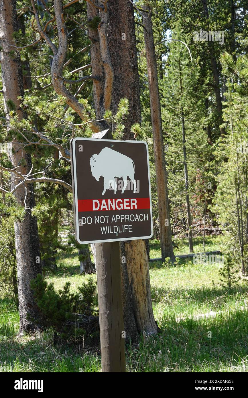 Warning sign yellowstone national park hi-res stock photography and ...