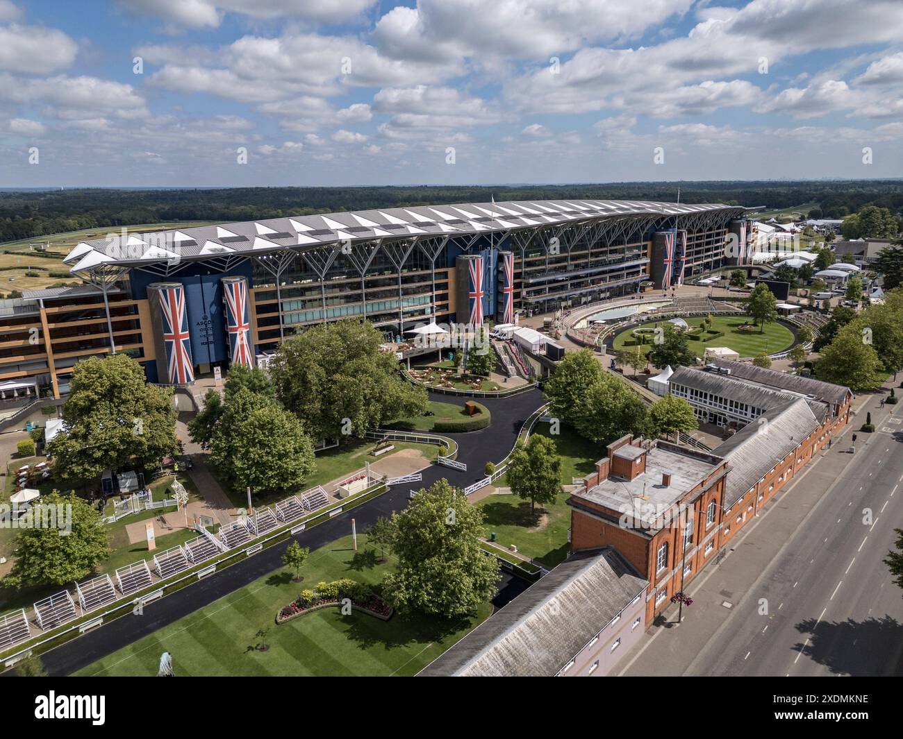 Aerial view of the main Grandstand of Ascot Racecourse, Berkshire, UK ...