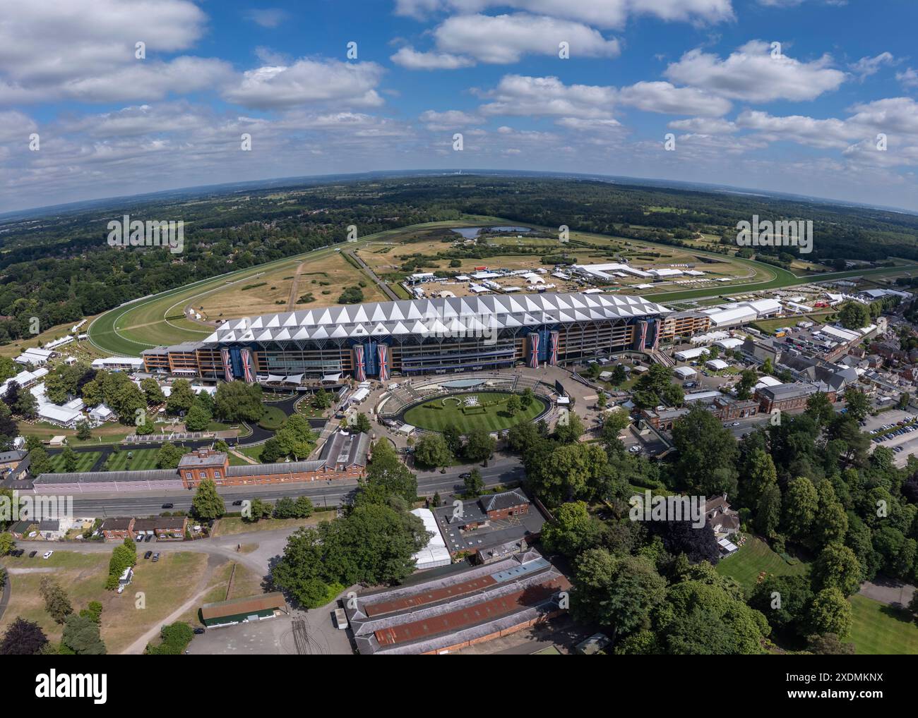 Aerial view of ascot racecourse hi-res stock photography and images - Alamy