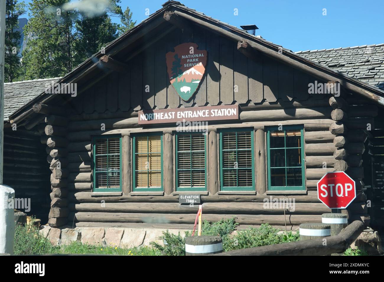 Yellowstone park rangers hi-res stock photography and images - Alamy