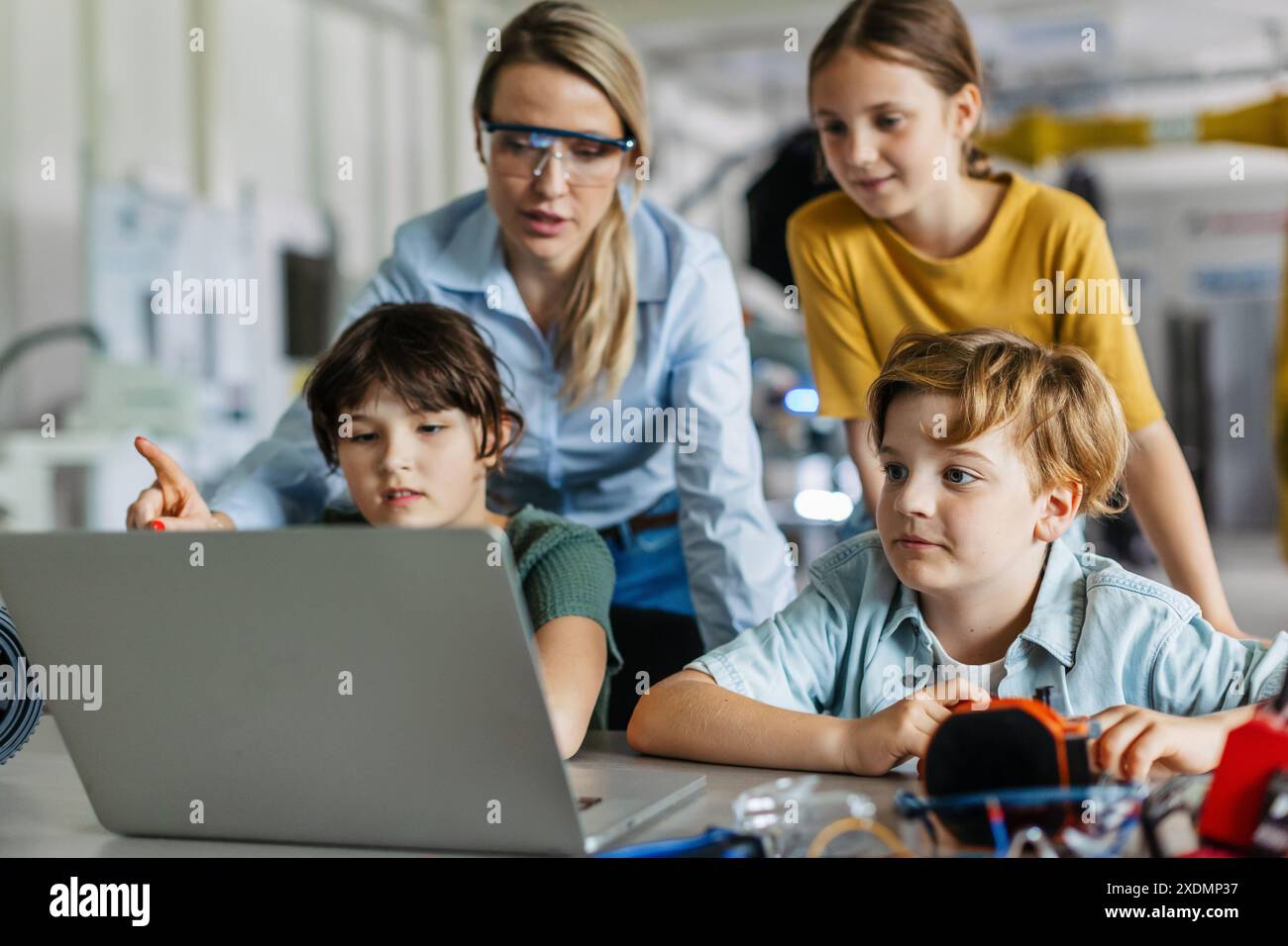 Children learning robotics in Elementary school. Young students ...