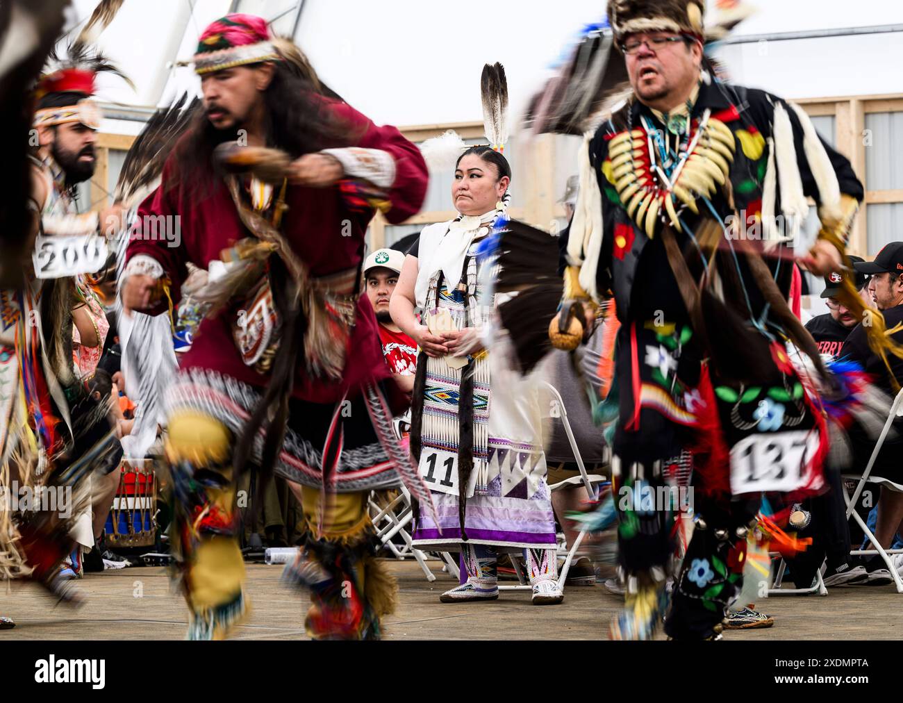 Ottawa, Can. 23rd June, 2024. A judge watches the men's fancy dancers ...