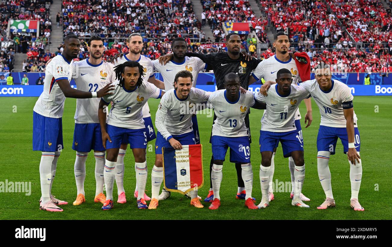 DUSSELDORF - Front row (l-r) Jules Kounde of France, Antoine Griezmann ...