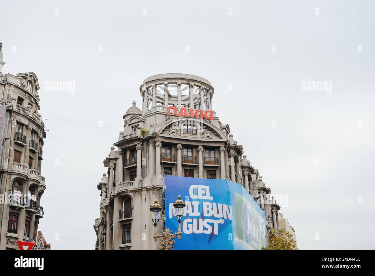 Vintage building prominent sign hi-res stock photography and images - Alamy