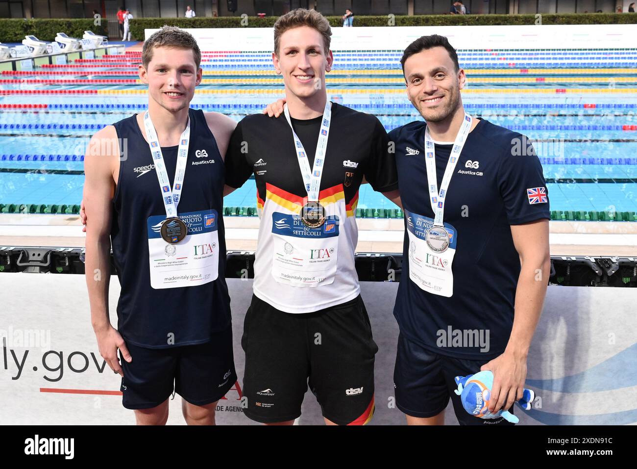 James guy duncan scott hi-res stock photography and images - Alamy