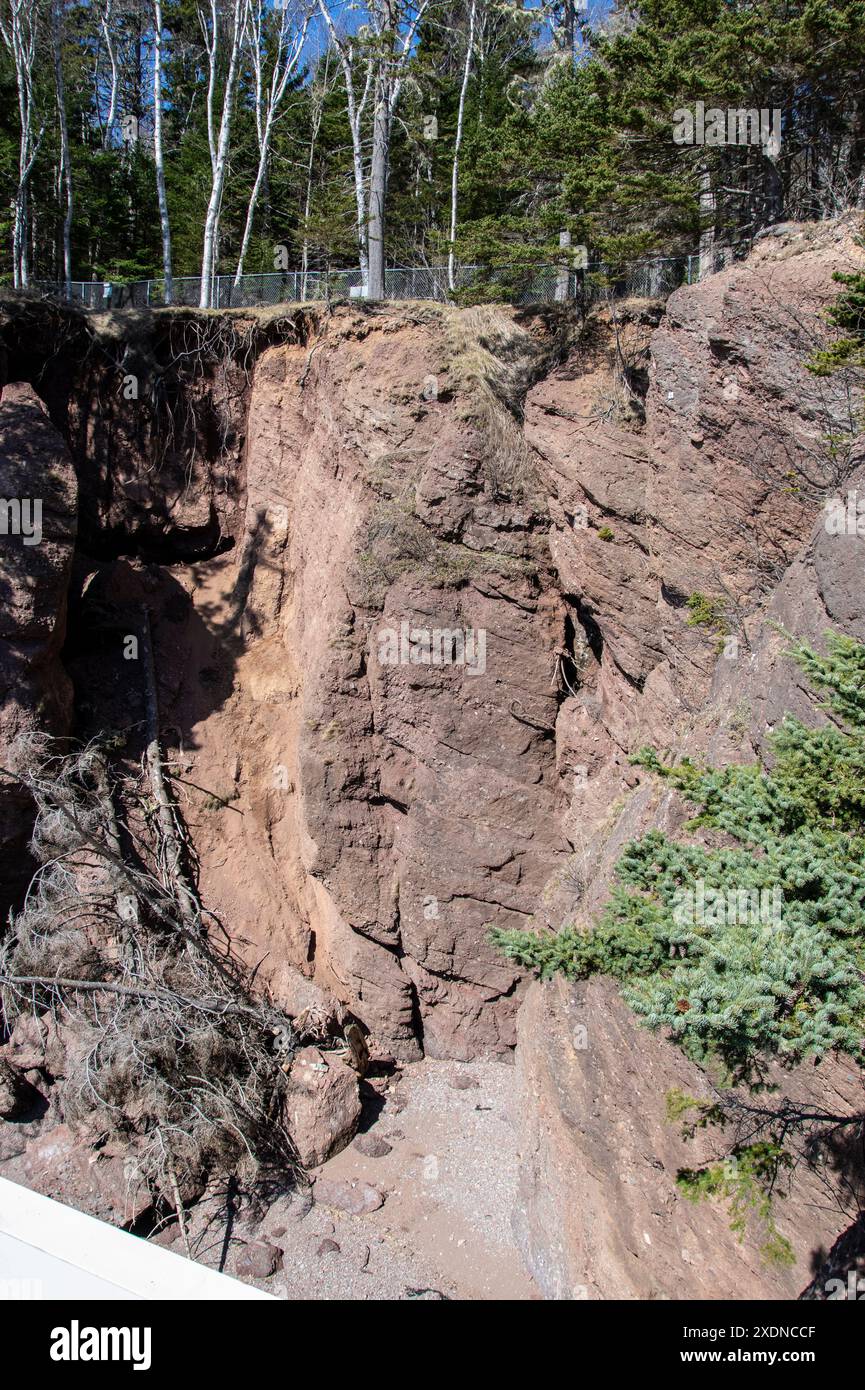 Cliff with rocks hi-res stock photography and images - Alamy