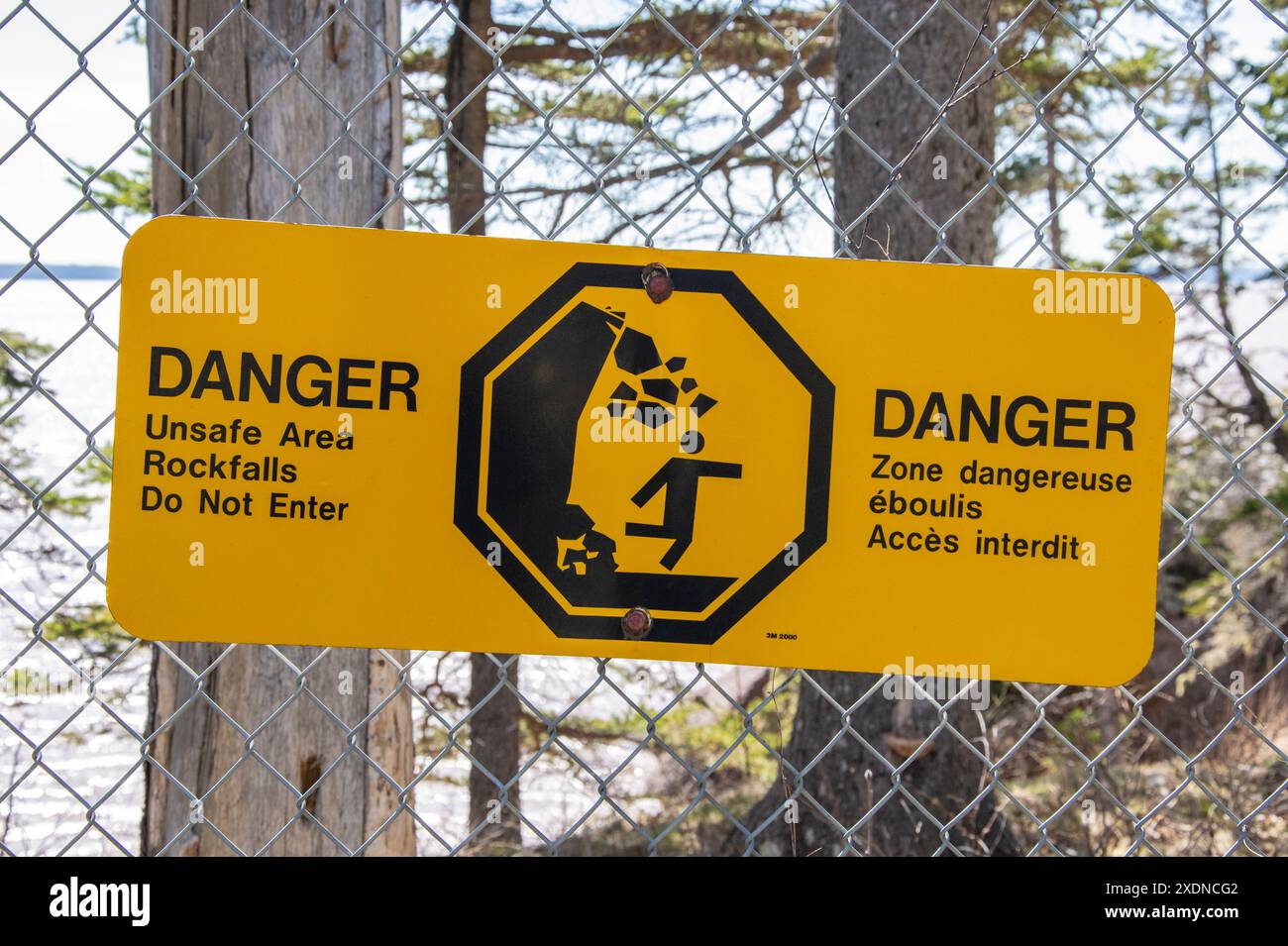 Danger unsafe area sign at Hopewell Rocks Provincial Park in Hopewell ...