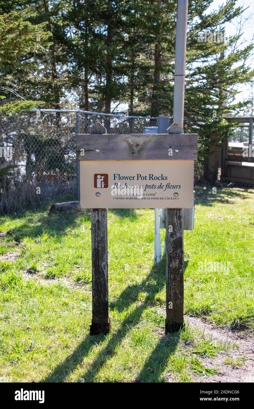Flowerpot rocks sign at Hopewell Rocks Provincial Park in Hopewell Cape ...