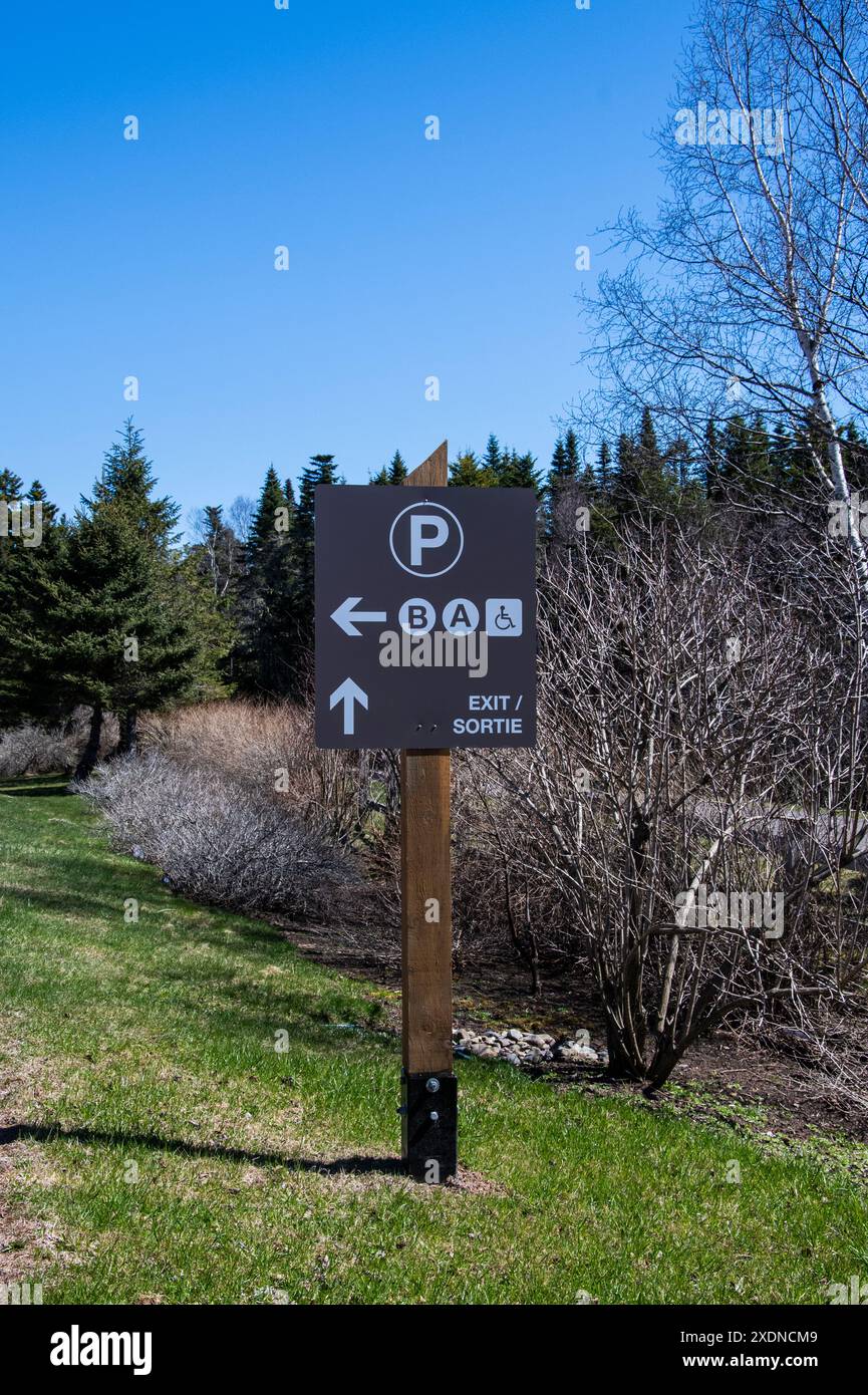 Parking sign at Hopewell Rocks Provincial Park in Hopewell Cape, New ...