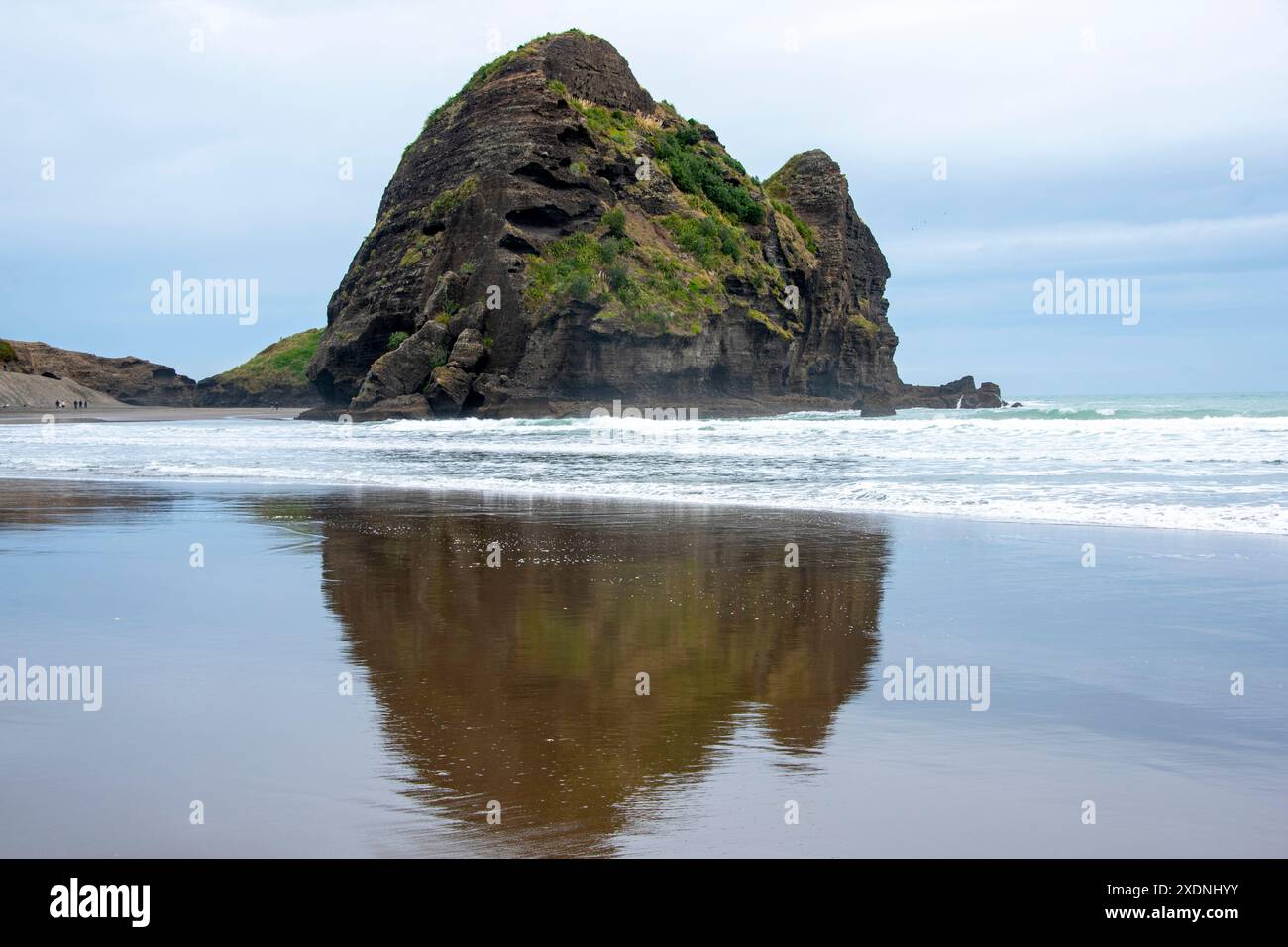 View of nun rock at piha beach hi-res stock photography and images - Alamy