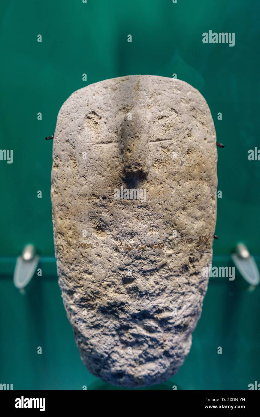 monolithic figure in schematic relief, Chanka culture, silo IV-VIII ...
