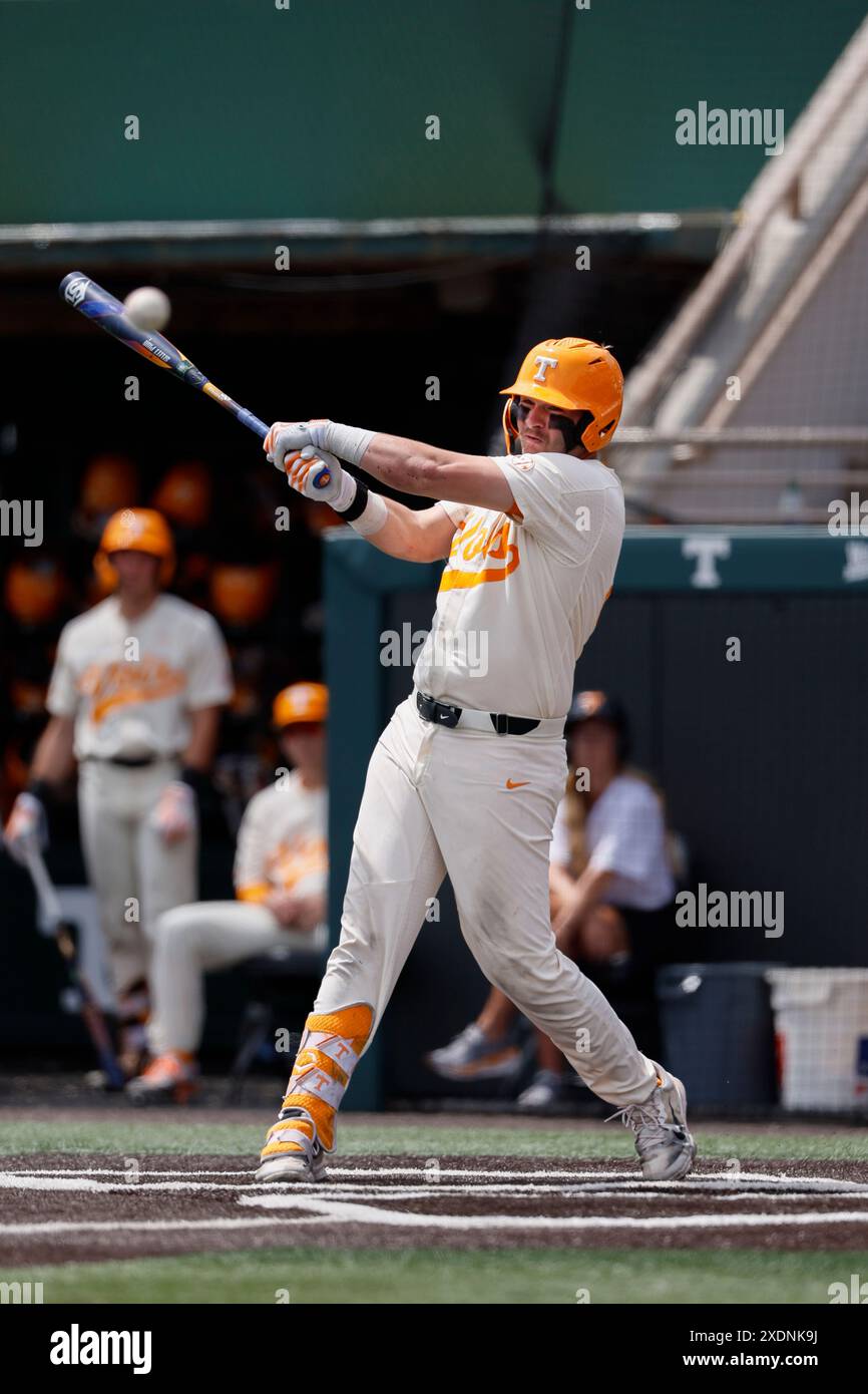 Tennessee Volunteers first baseman Blake Burke (25) at bat against the ...