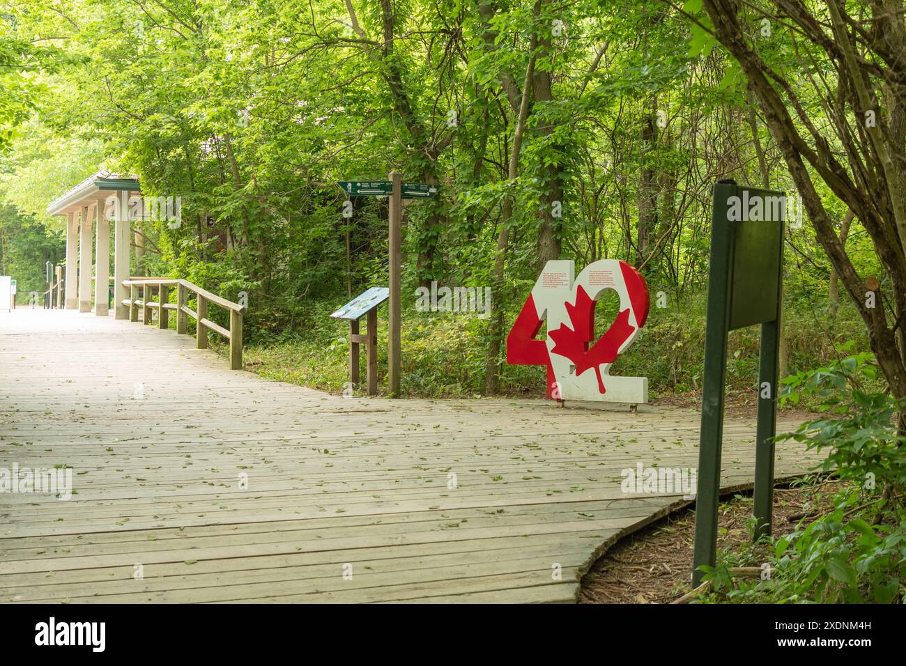 42nd parallel hi-res stock photography and images - Alamy