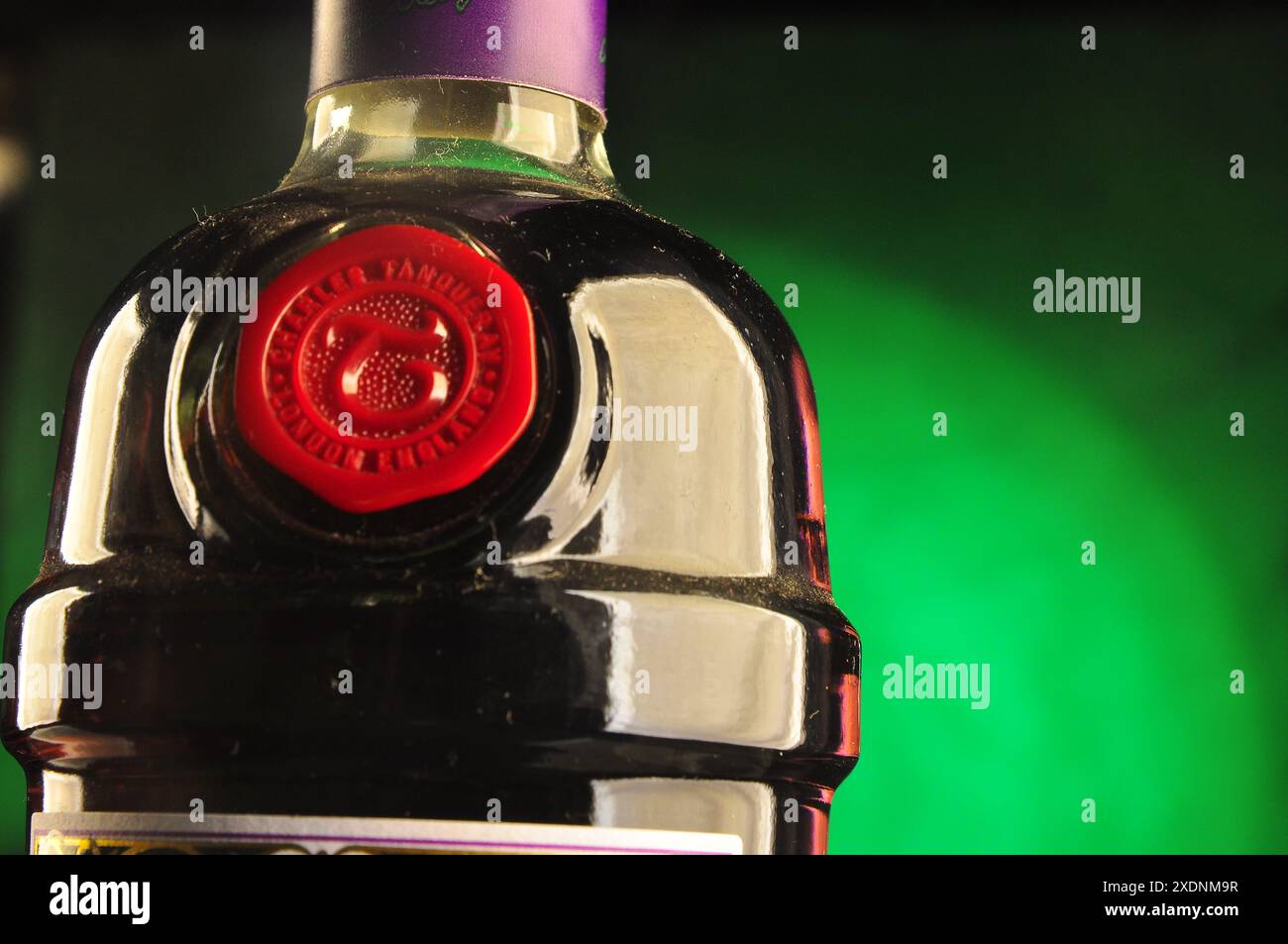 Tanqueray london dry hi-res stock photography and images - Alamy