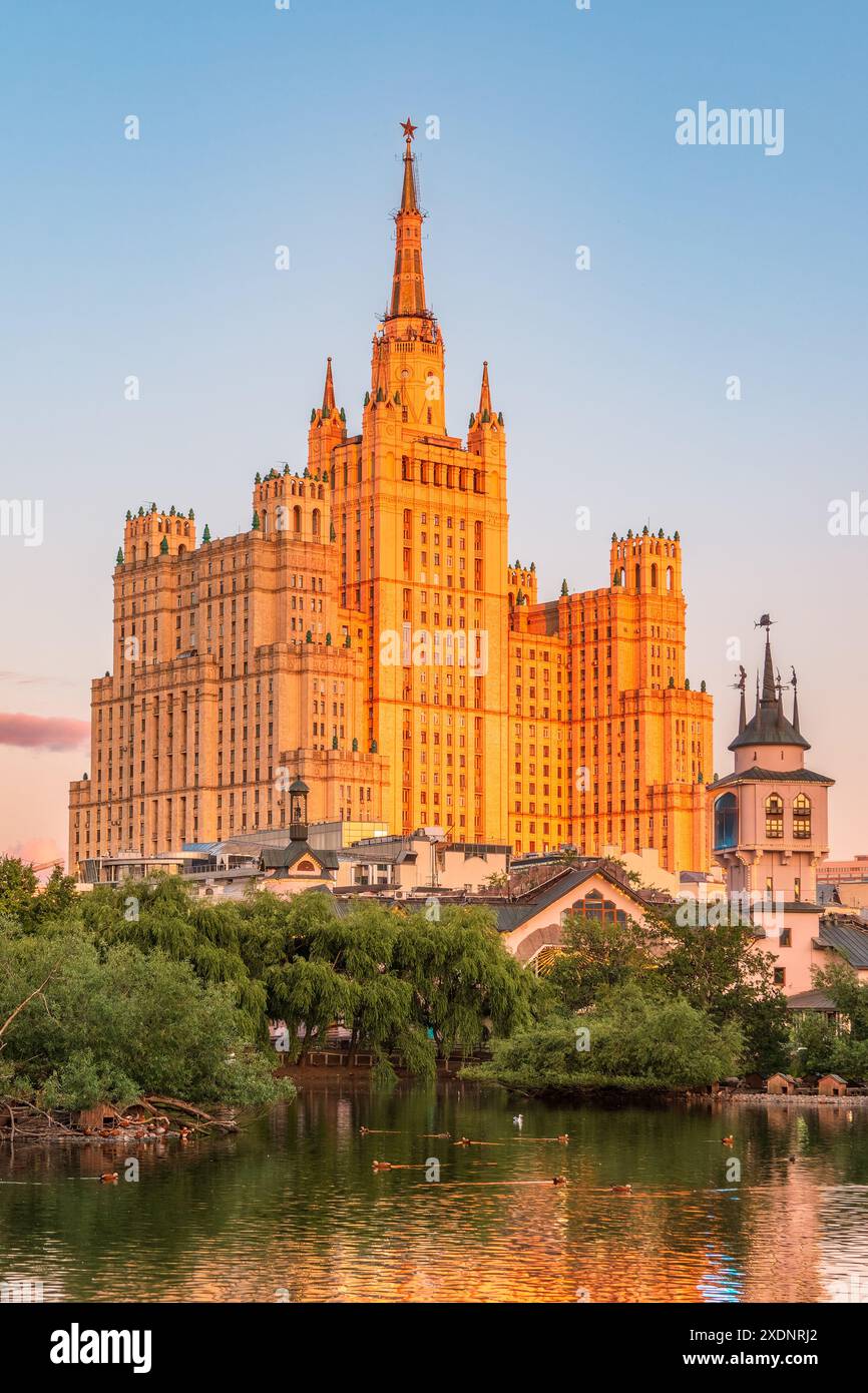 The view on the residential Stalinist high-rise building on Kudrinskaya ...