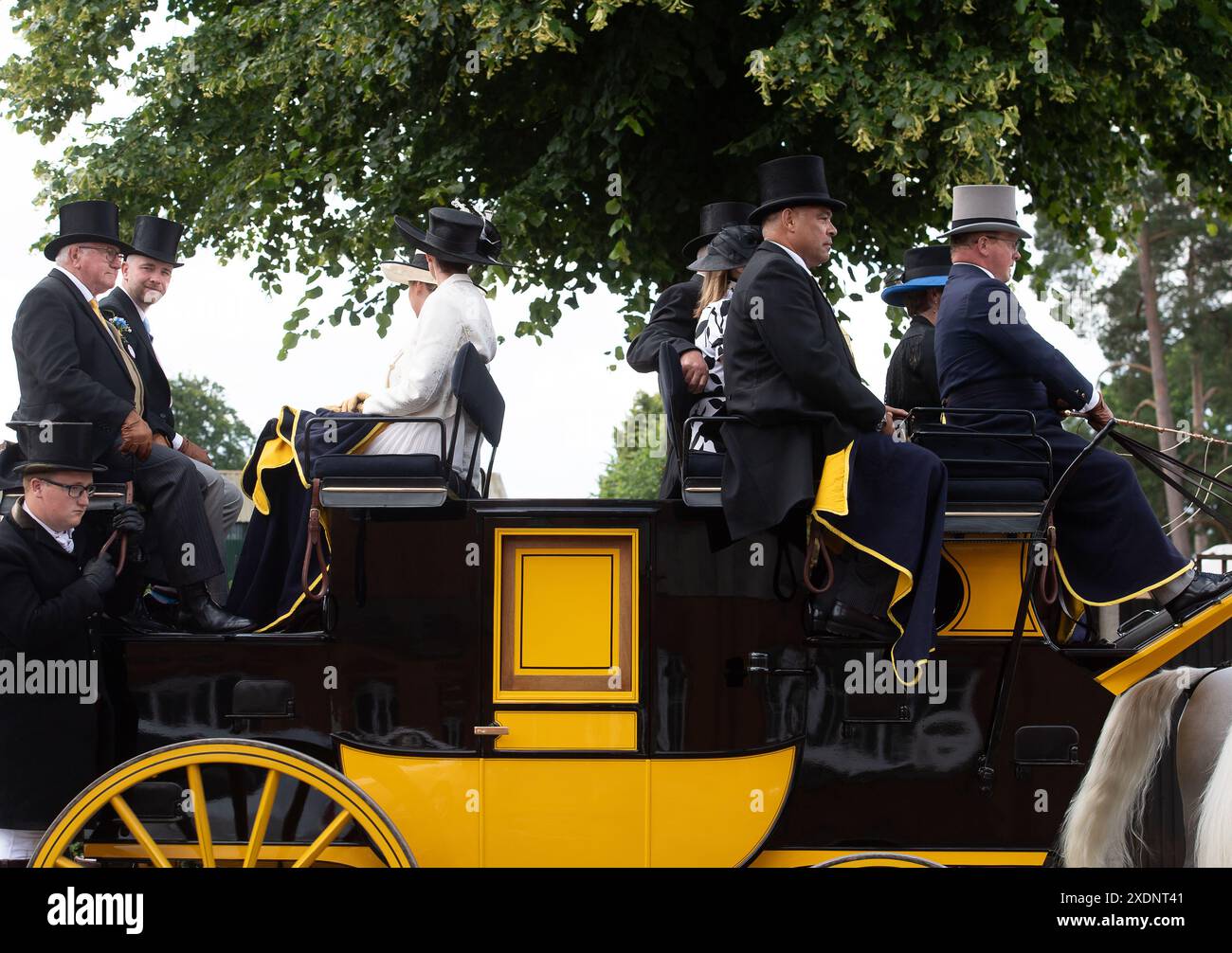 Ascot, UK. 21st June, 2024. A carriage takes racegoers to Ascot ...