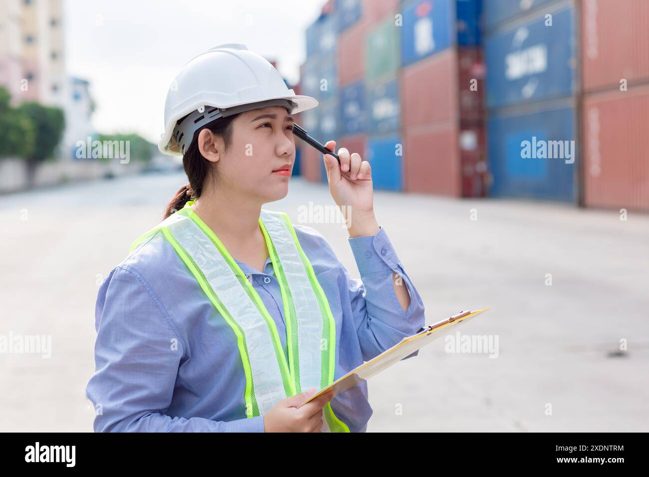 Customs officer airport hi-res stock photography and images - Alamy