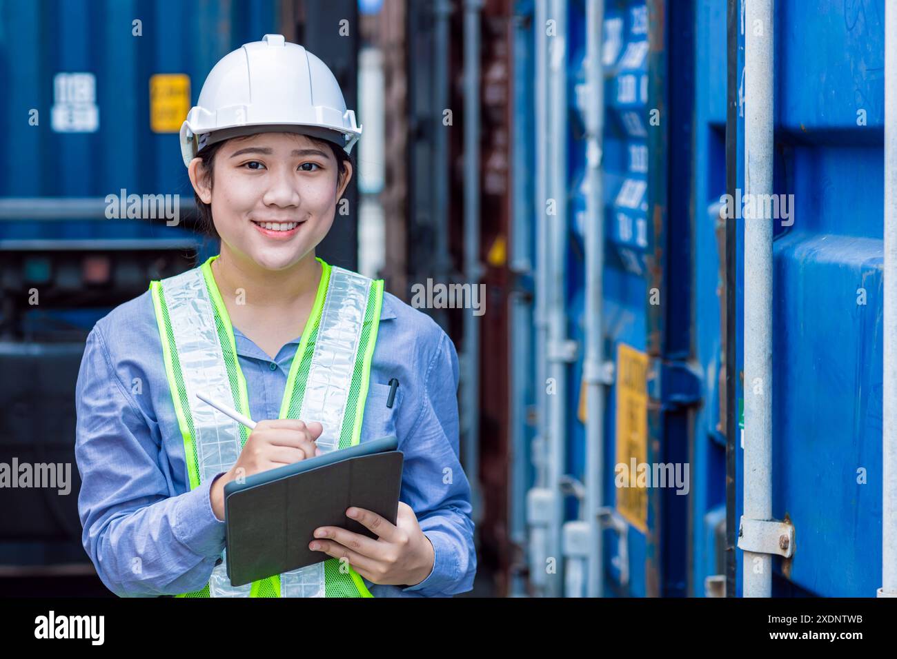 Customs officer airport hi-res stock photography and images - Alamy