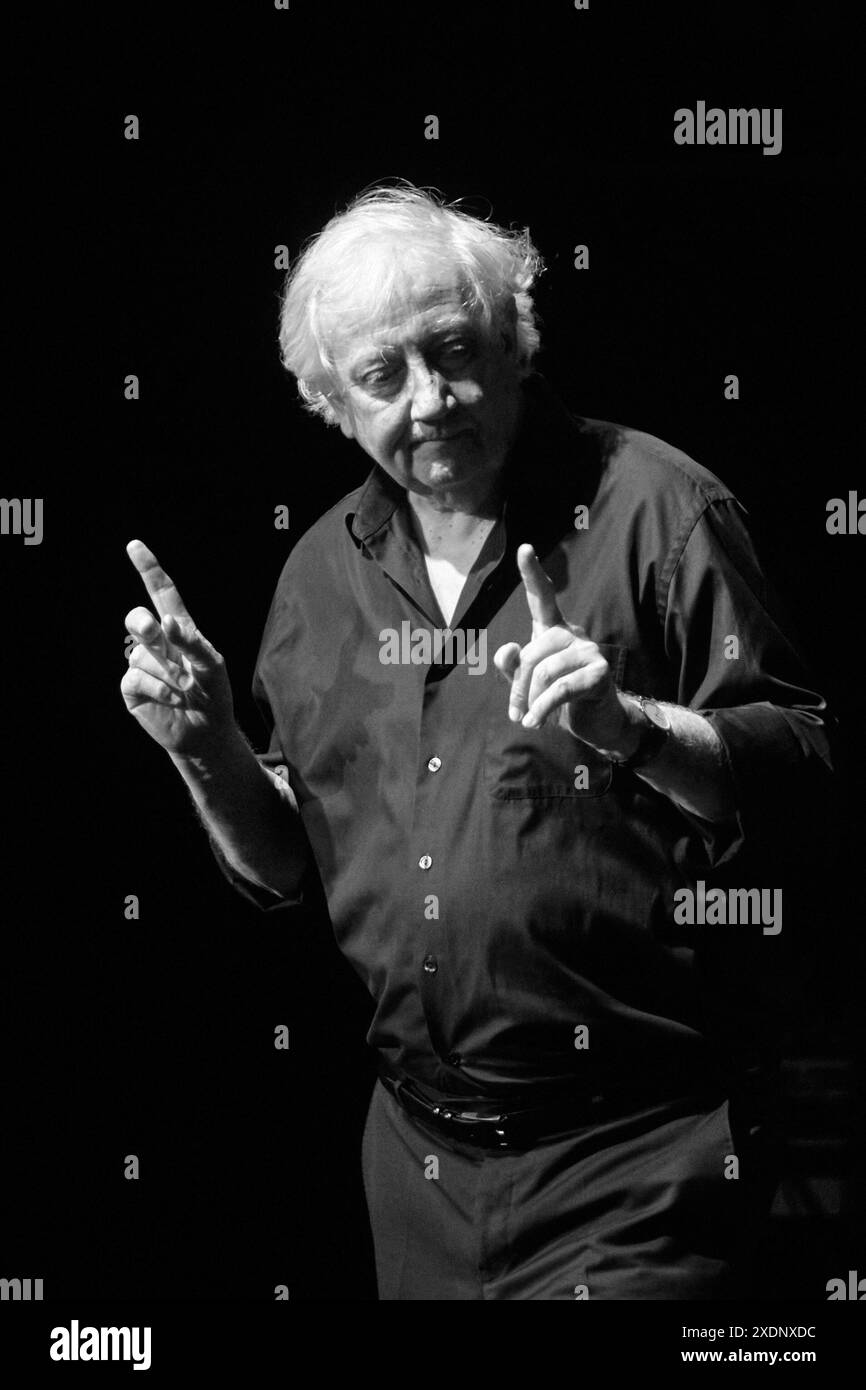 Artistas de entretenimiento Black and White Stock Photos & Images - Alamy